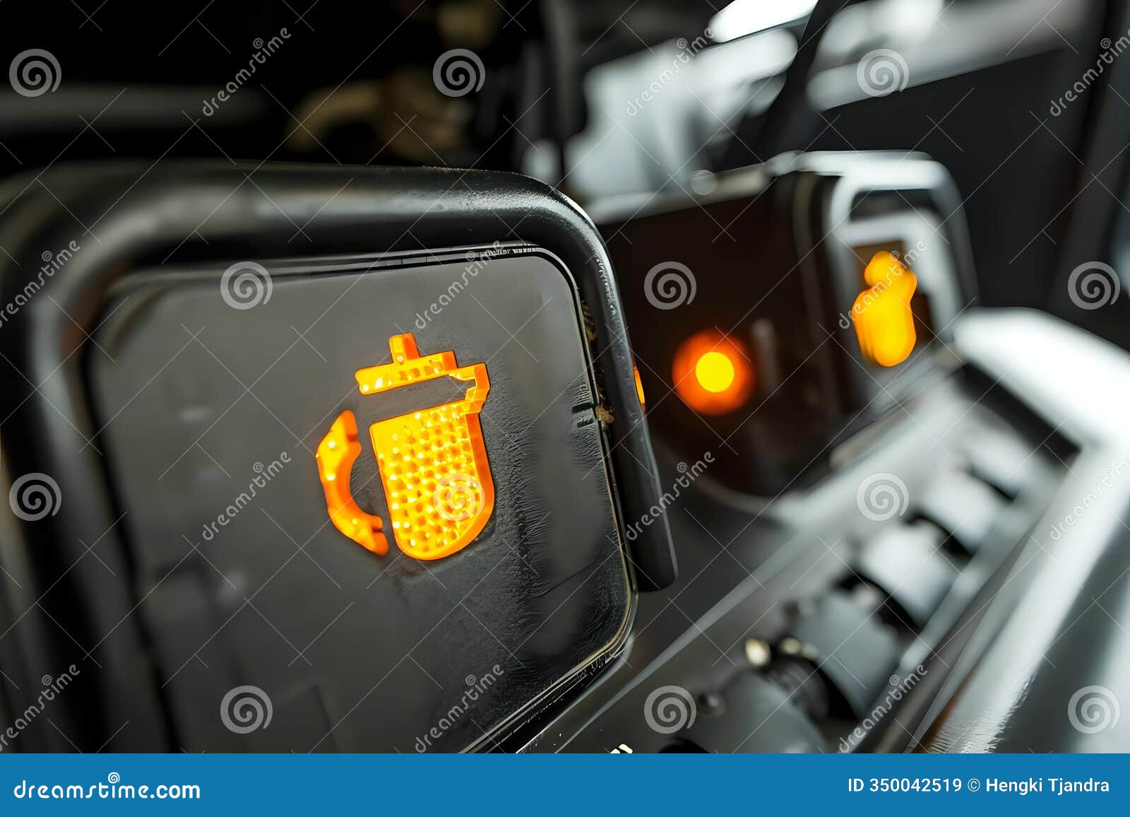 Illuminated Dashboard Warning Lights: Understanding Vehicle Indicators ...
