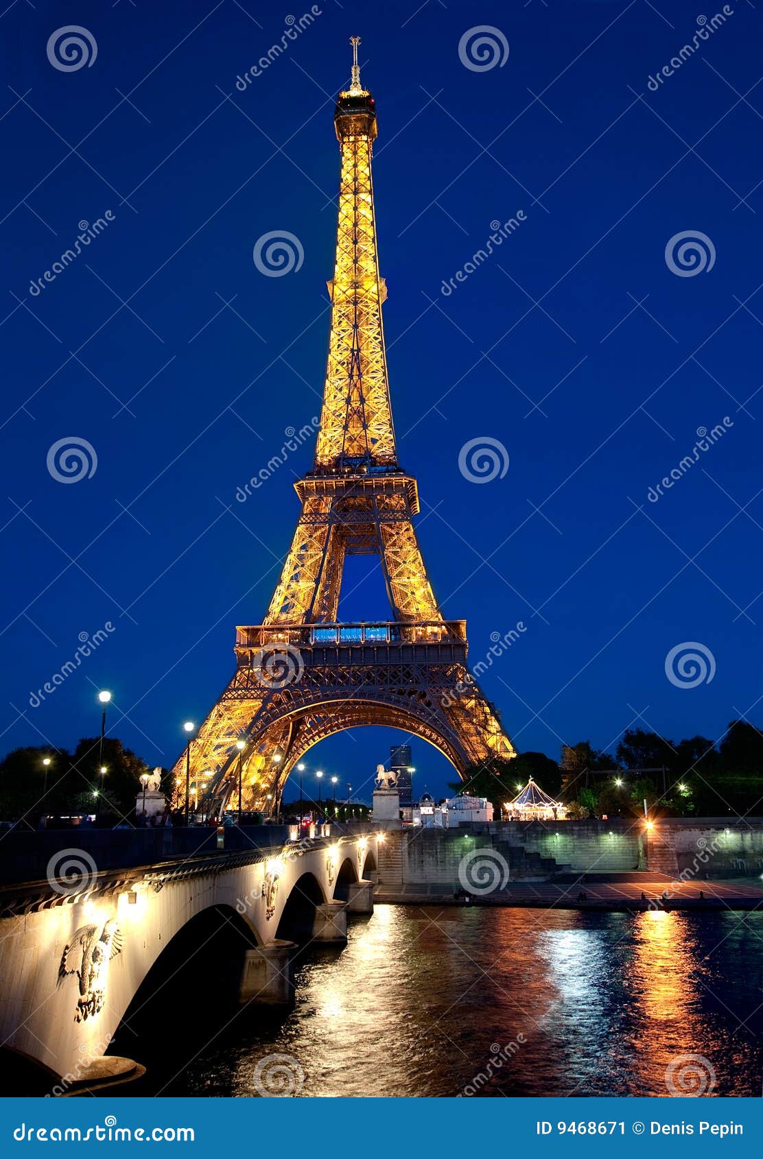 Illuminated Eiffel Tower at Dusk Editorial Photo - Image of fame ... Illuminated Eiffel Tower at Dusk Editorial Photo - Image of fame ...