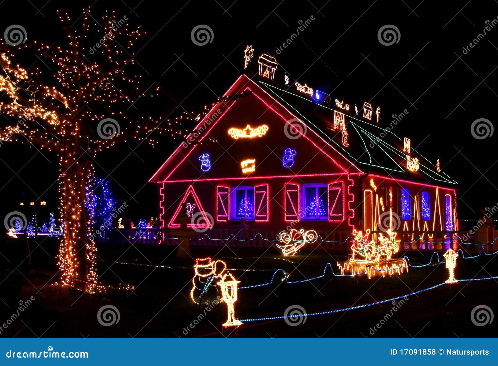 Illuminated house stock photo. Image of house, night - 17091858