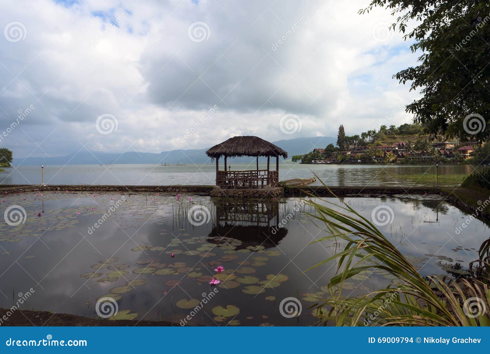 Imágenes De La Isla De Samosir Foto de archivo - Imagen de cubo ...