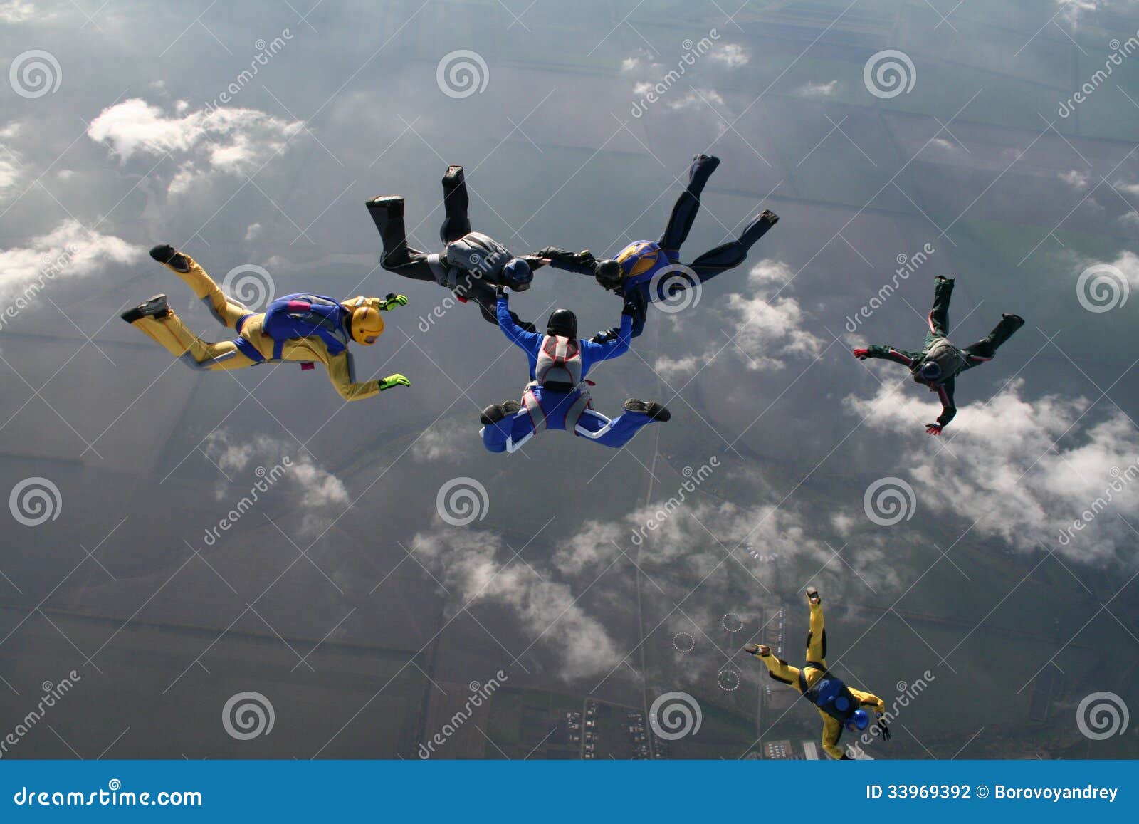 Im Freien Fall Springen Der Gruppe Stockfoto - Bild von liebhaberei ...