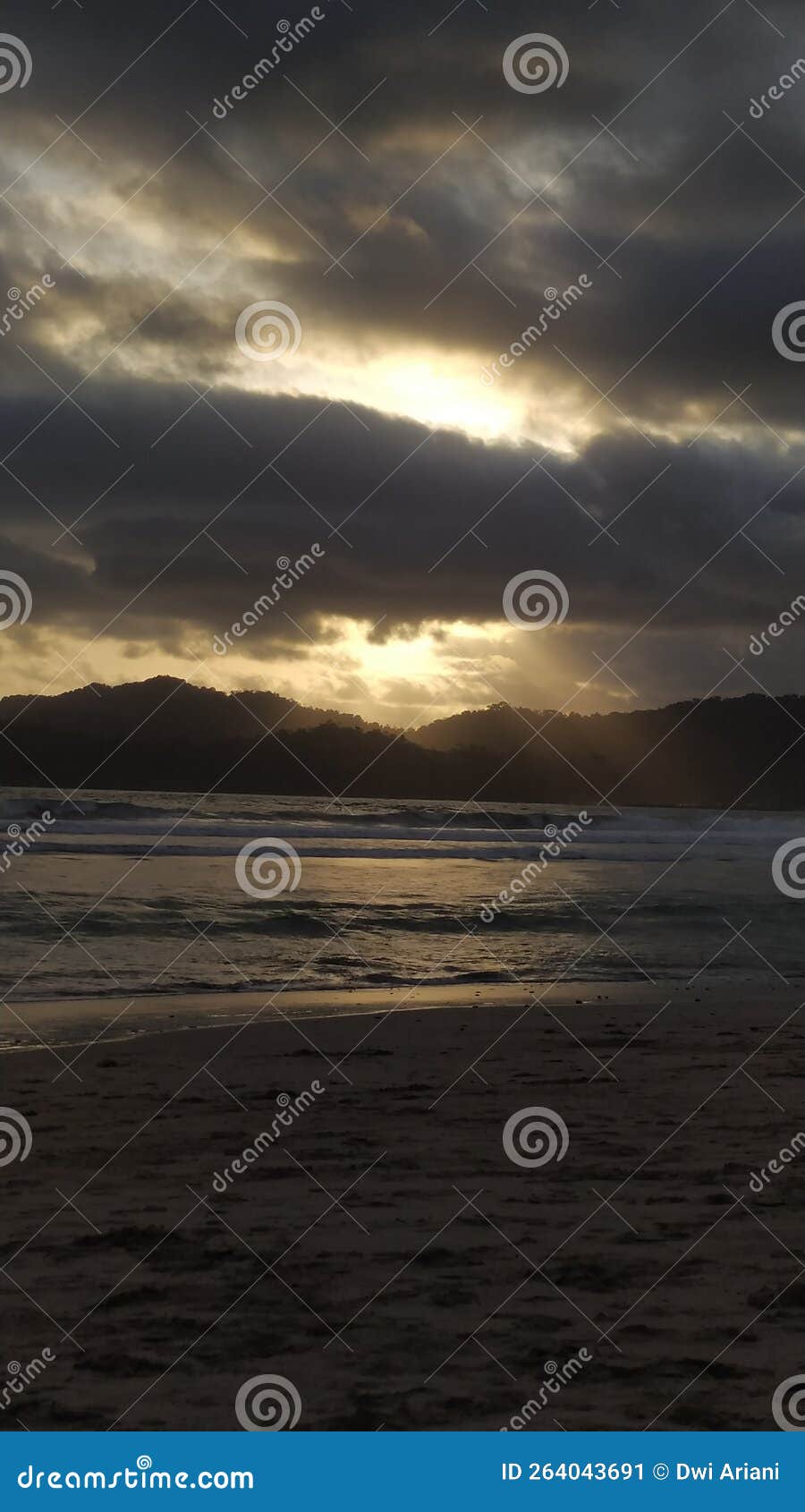 Beautiful Coudy Evening Sky on the Beach Stock Image - Image of sunlight, dusk: 264043691