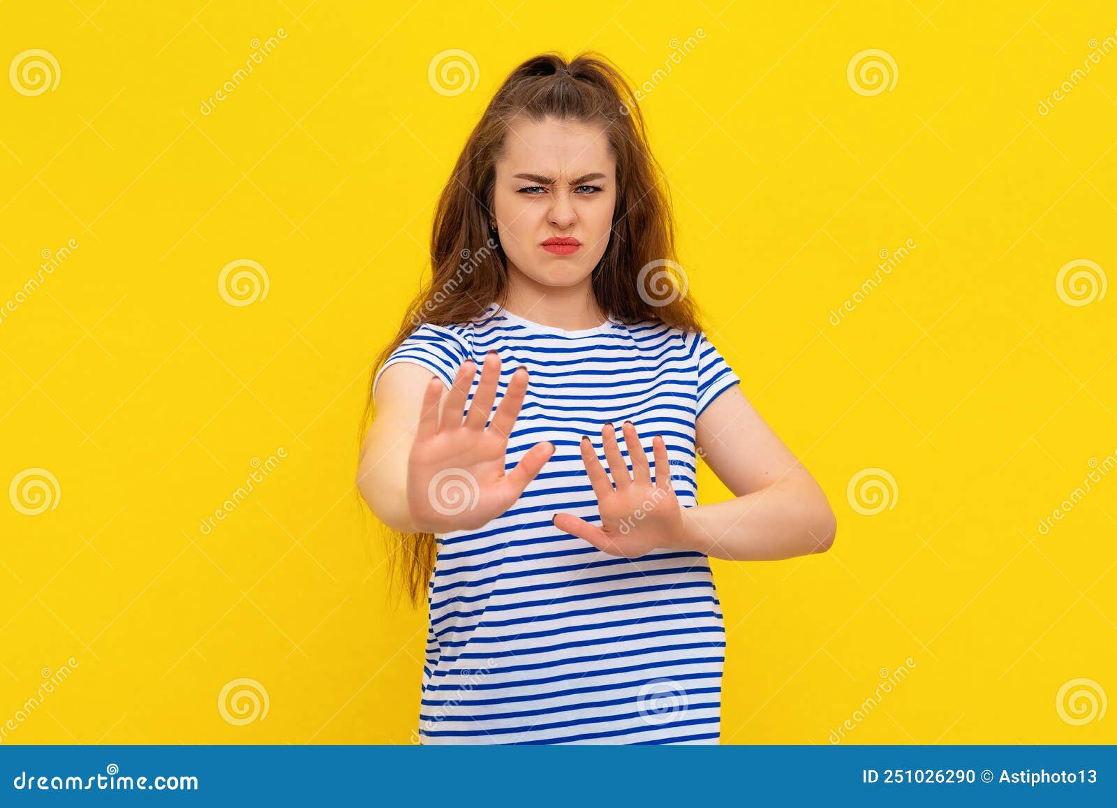 Image of Brunette Girl Express Disgust or Dislike, Grimacing from ...