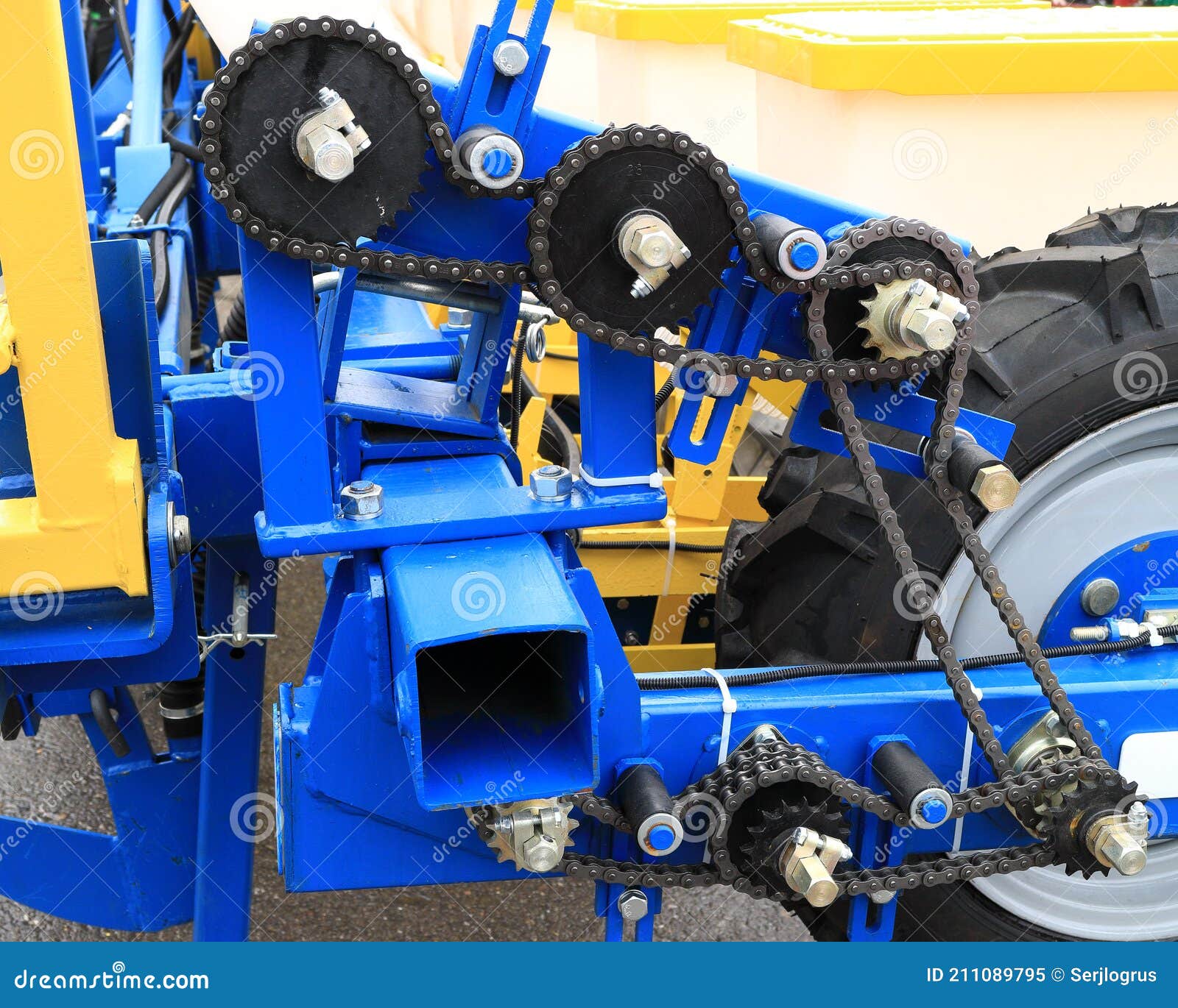 Image of a chain transfer stock image. Image of precision - 211089795