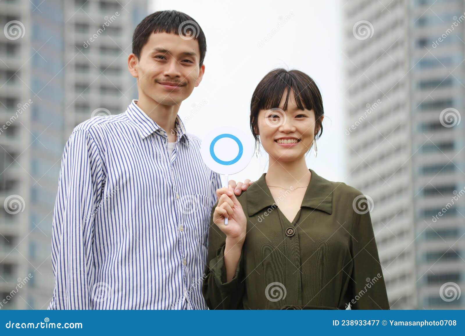 A couple with a round bill stock image. Image of couple - 238933477