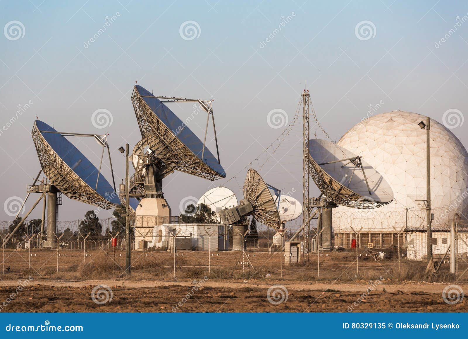 Image De Grande Antenne Parabolique Parabolique Image stock - Image du ...