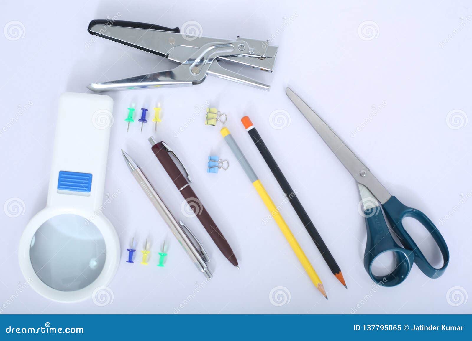 Image De Stylo, D'agrafeuse, De Crayon, De Ciseaux, De Trombone Et De ...