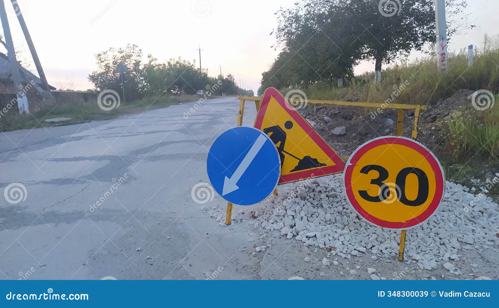 Road Construction Signs that Indicate Speed Limit Regulations and ...