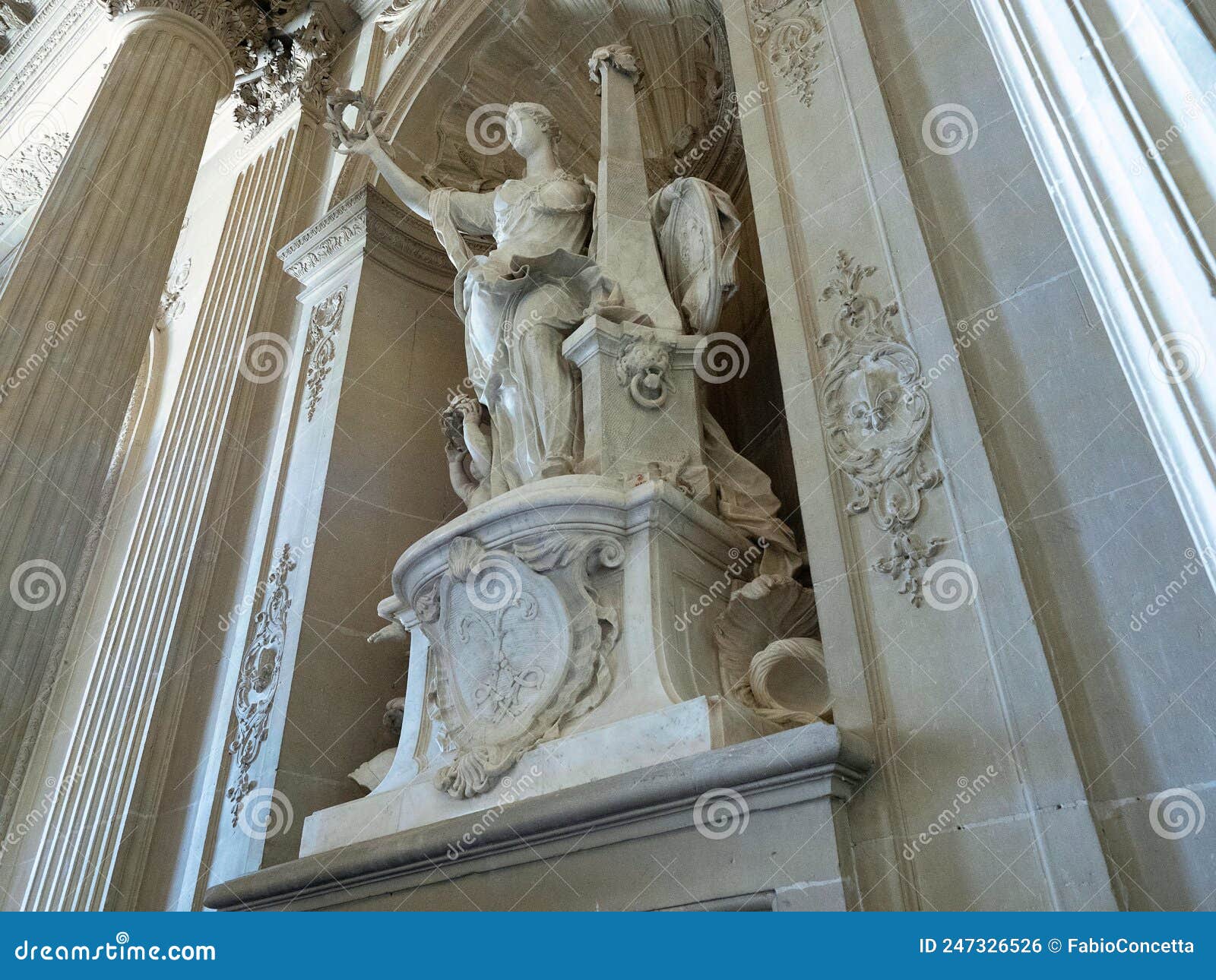 Neo Classical Statue at the Louvre Museum Editorial Photo - Image of ...