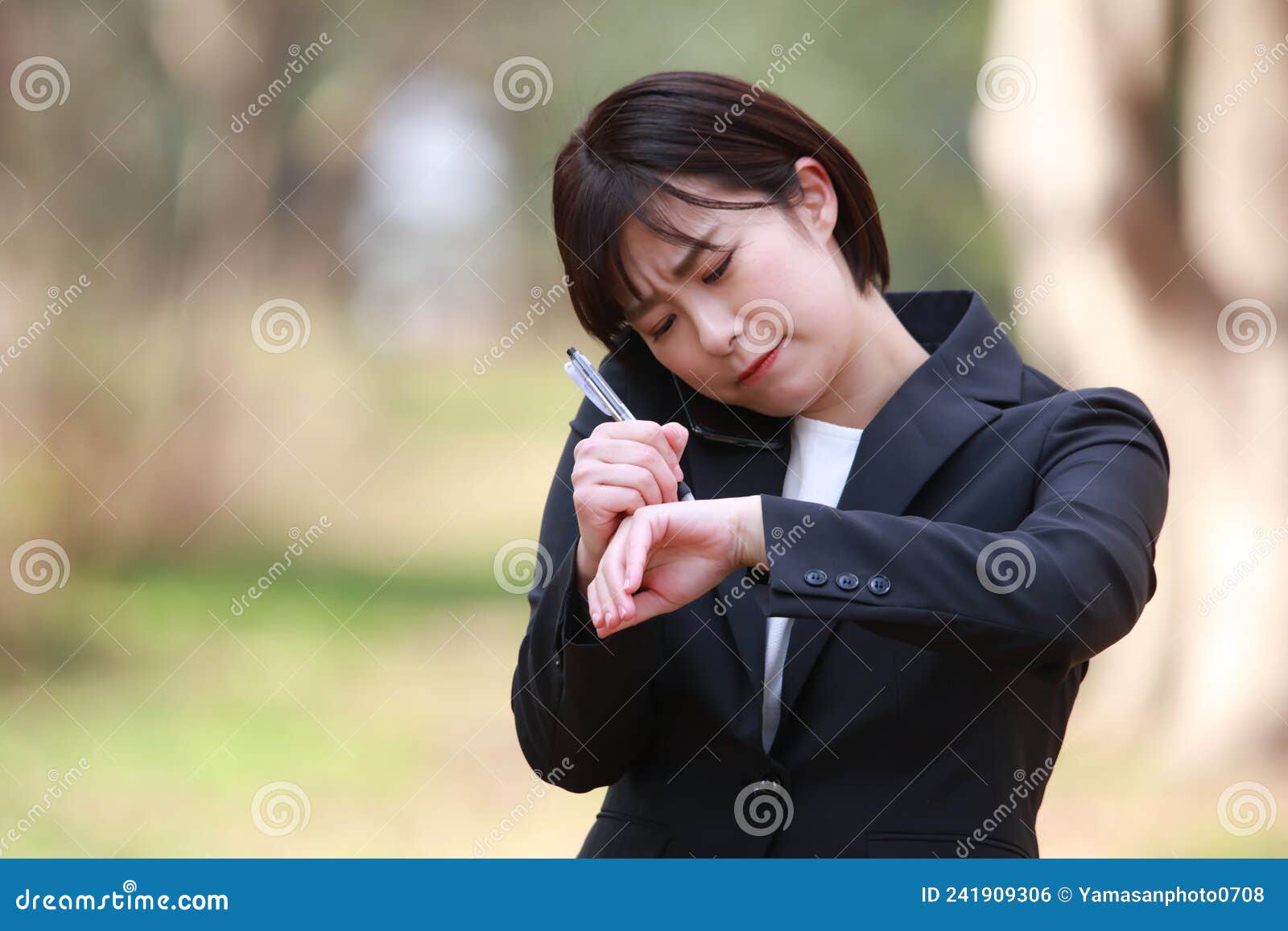 Female Employee Taking Notes in Hand Stock Photo - Image of employee ...