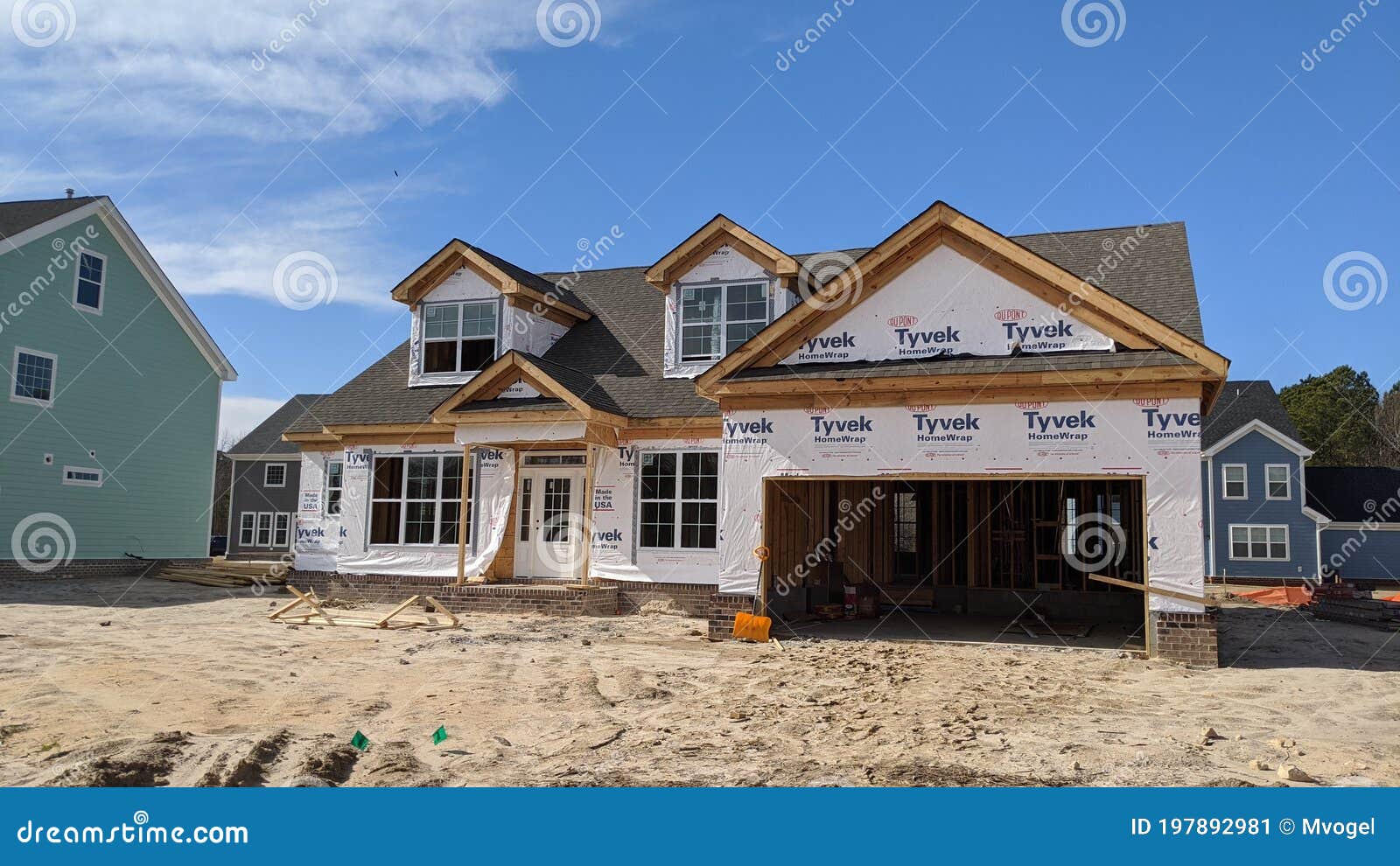 House under construction editorial photo. Image of outdoors - 197892981
