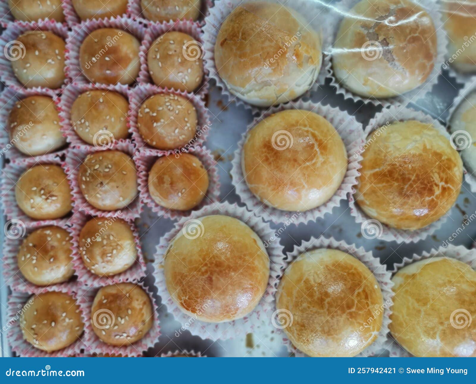 Many Pieces of Tau Sar Piah on the Tray Stock Image - Image of paste ...