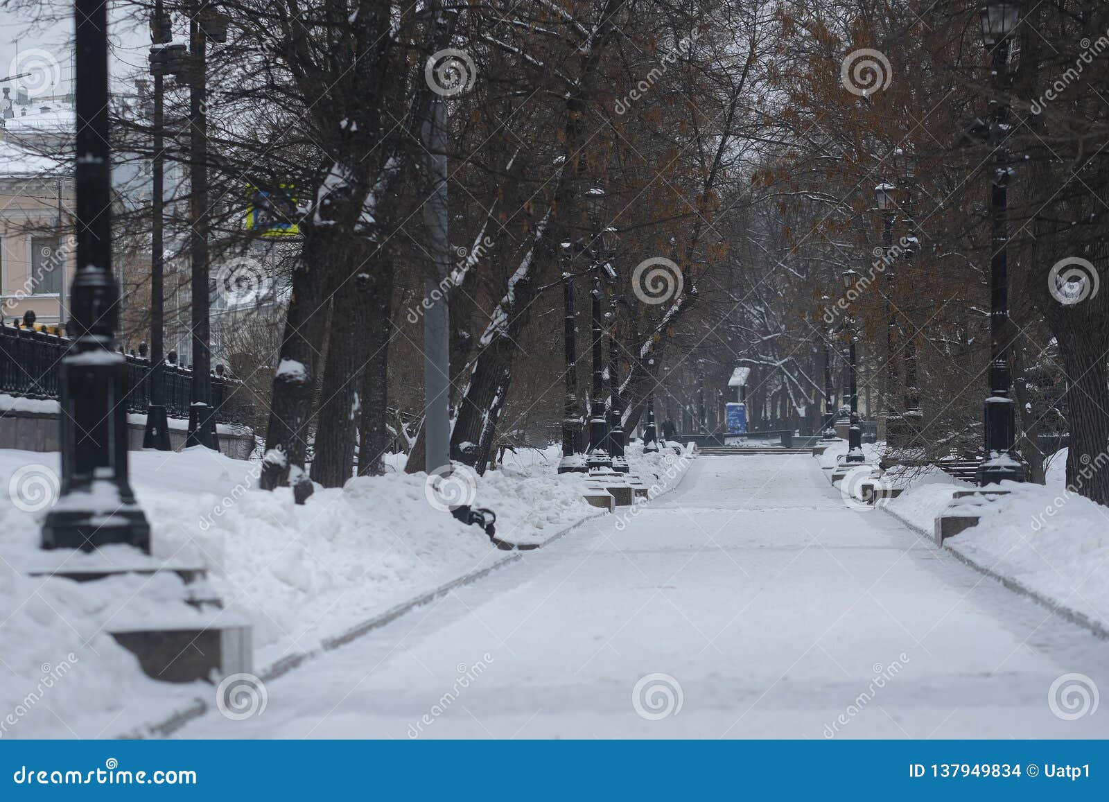 Moscow boulevard ring editorial stock image. Image of season - 137949834