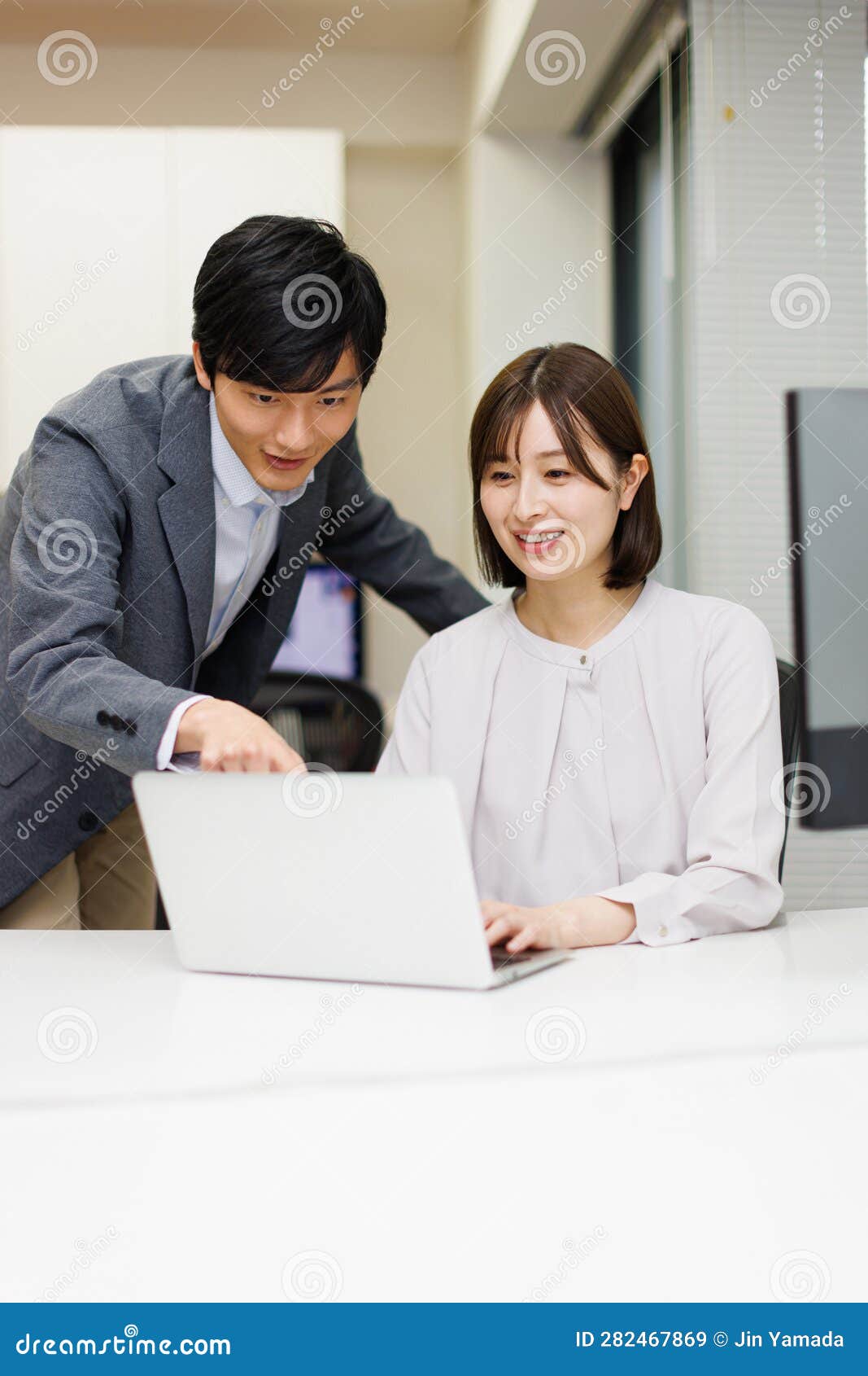 Boss and subordinates stock image. Image of otoko, work - 282467869