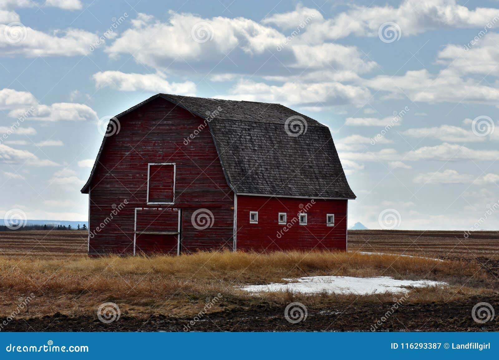 Red and White Old Barn stock image. Image of grass, nature - 116293387
