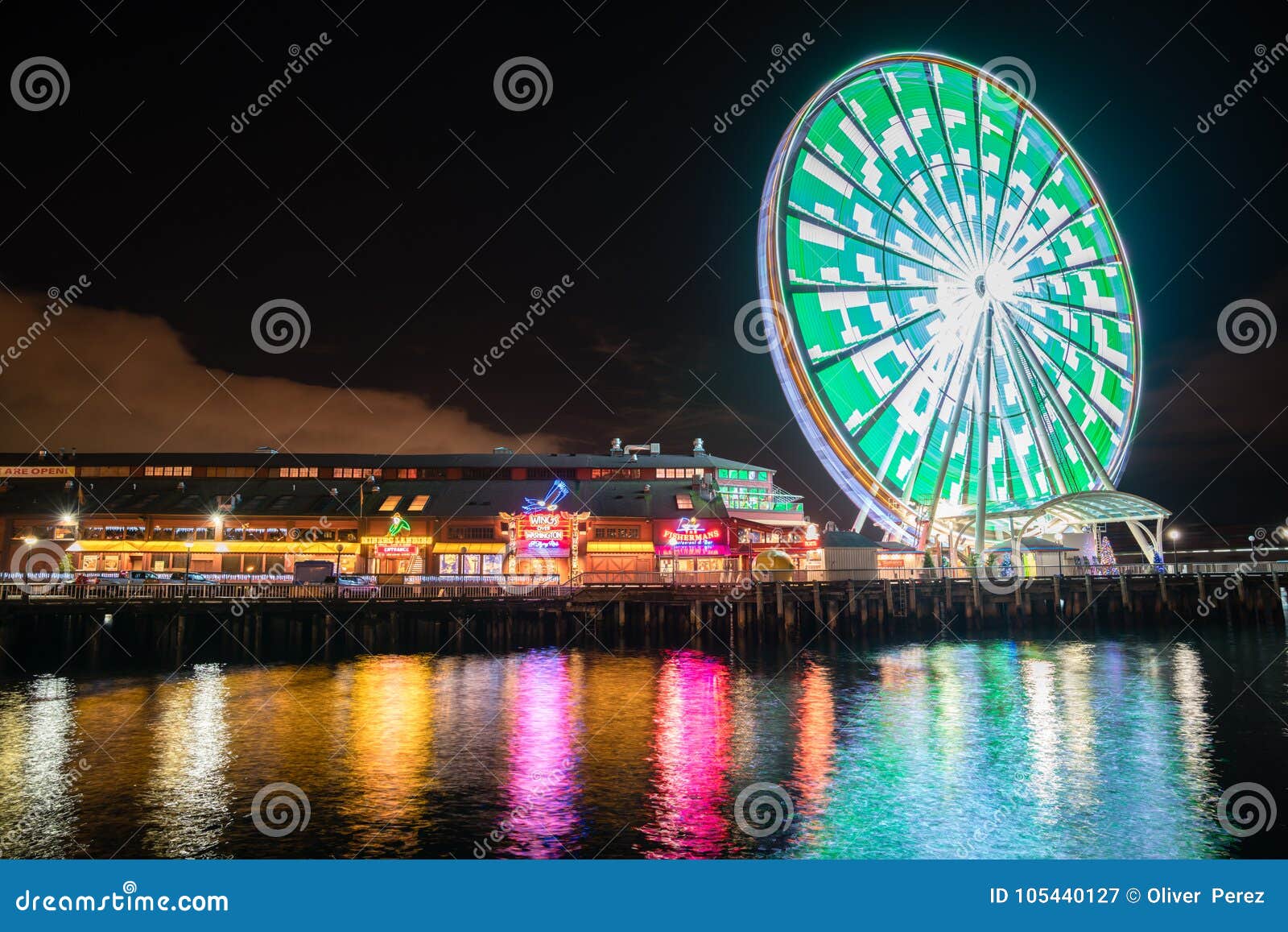 Seattle Great Wheel at Night Editorial Photography - Image of green ...