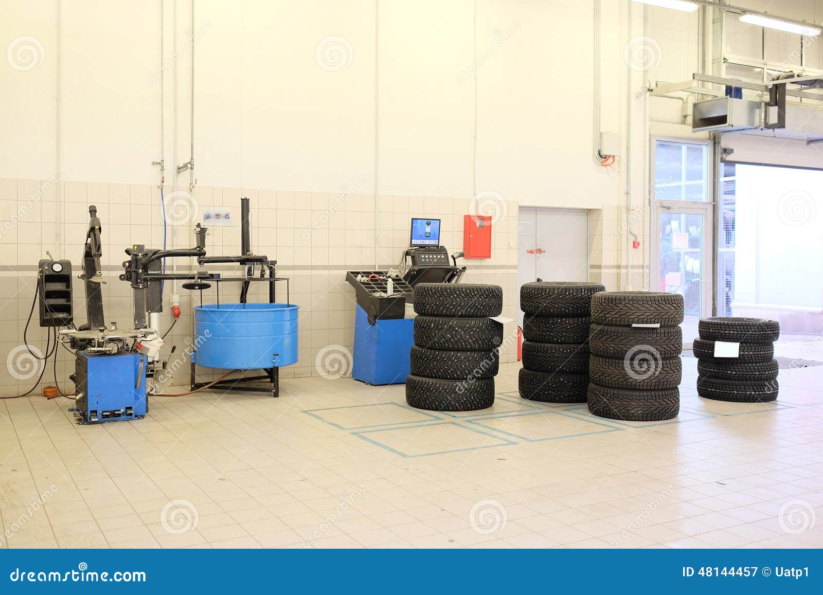 Image of Tyre Fitting Machine Stock Image - Image of pneumatic, tire ...