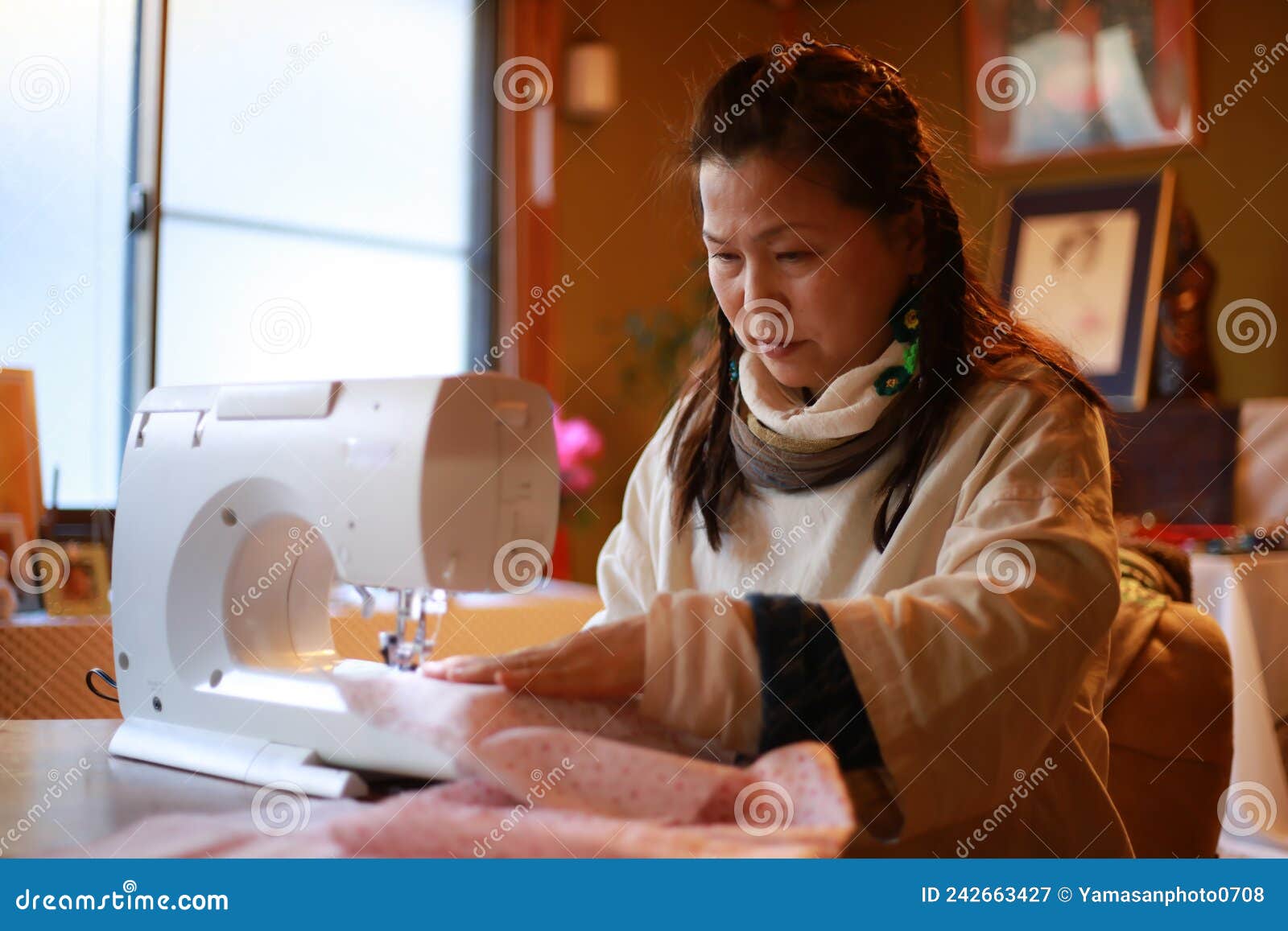 Woman Using a Sewing Machine Stock Image - Image of portrait, lifestyle ...