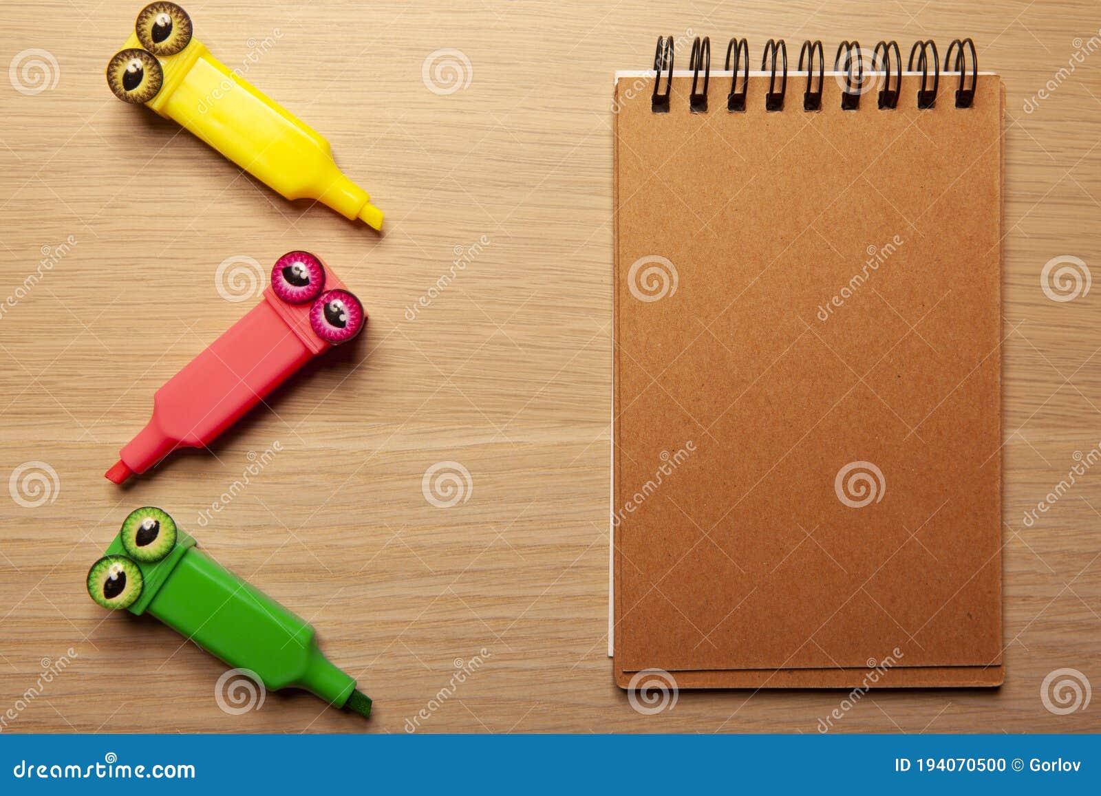 Imagem Da Mesa De Madeira Marcada Pelo Bloco De Notas Foto de Stock ...