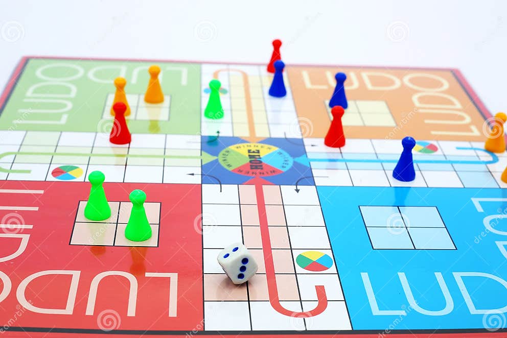 Imagem do jogo de Ludo imagem de stock. Imagem de foto - 135769903