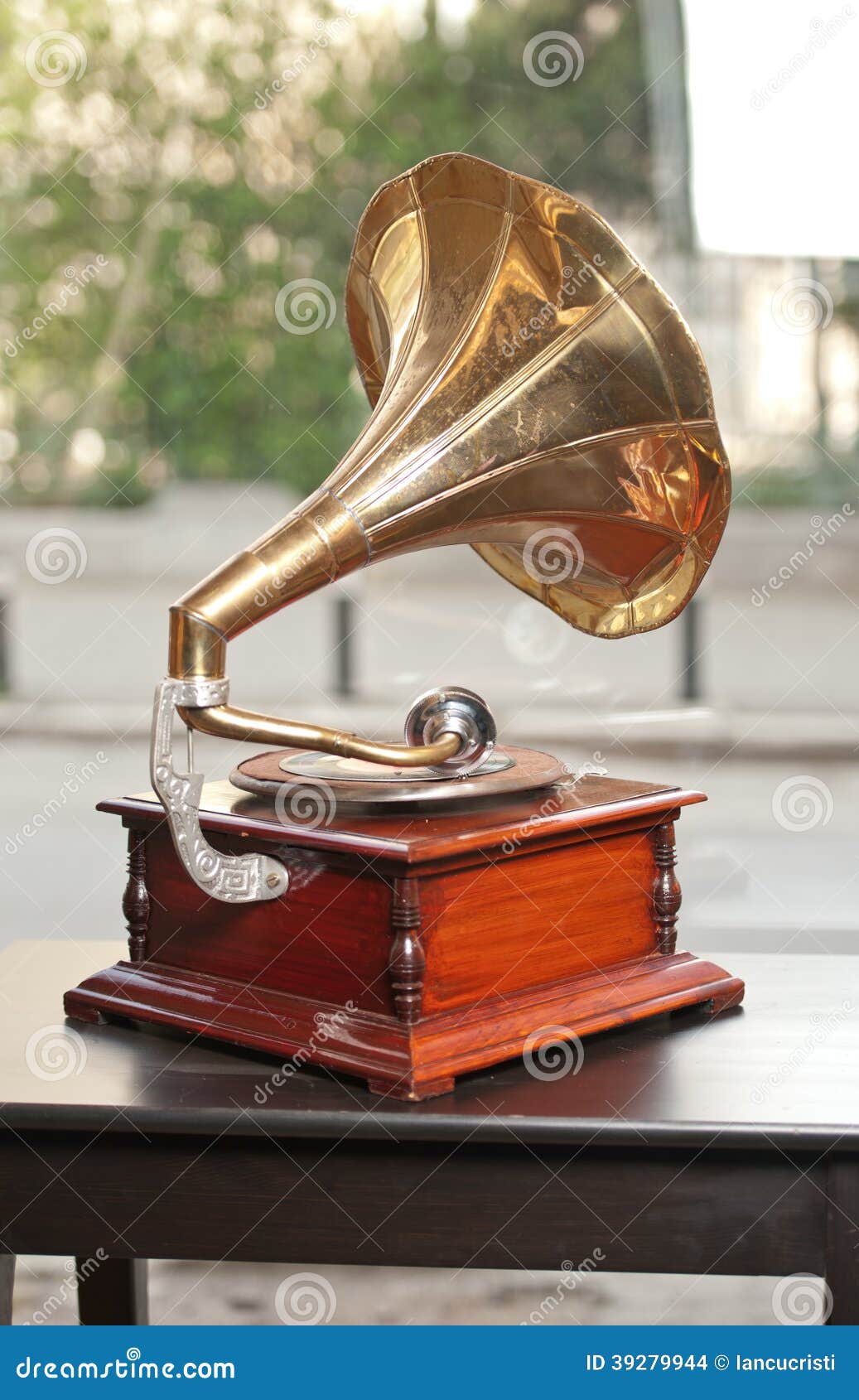 Imagem Retro Do Gramofone Velho Foto de Stock - Imagem de formado ...