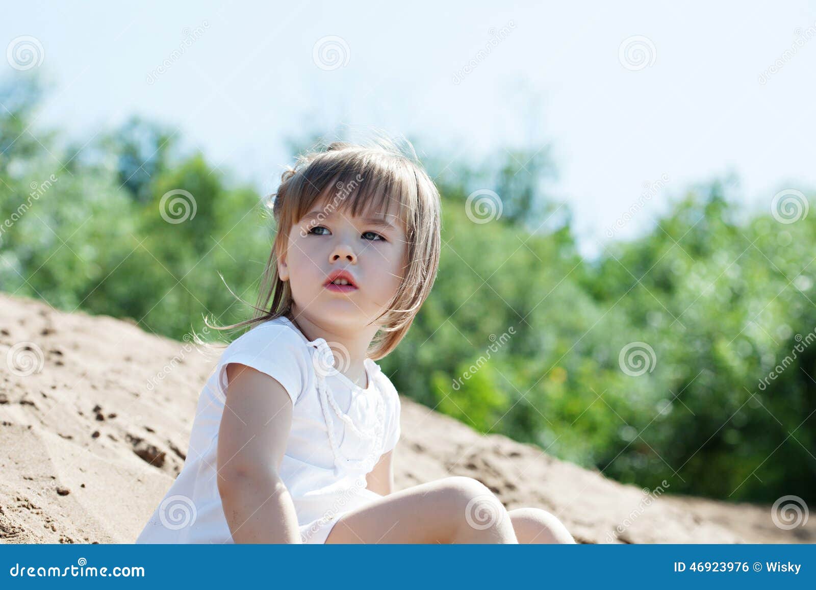 Imagen De La Chica Joven Adorable En Parque Foto De Archivo Imagen De Ocio Belleza 46923976
