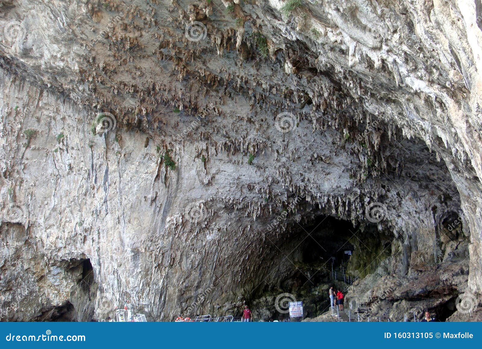 Imagen De La Entrada a La Cueva Imagen de archivo - Imagen de ciudad ...