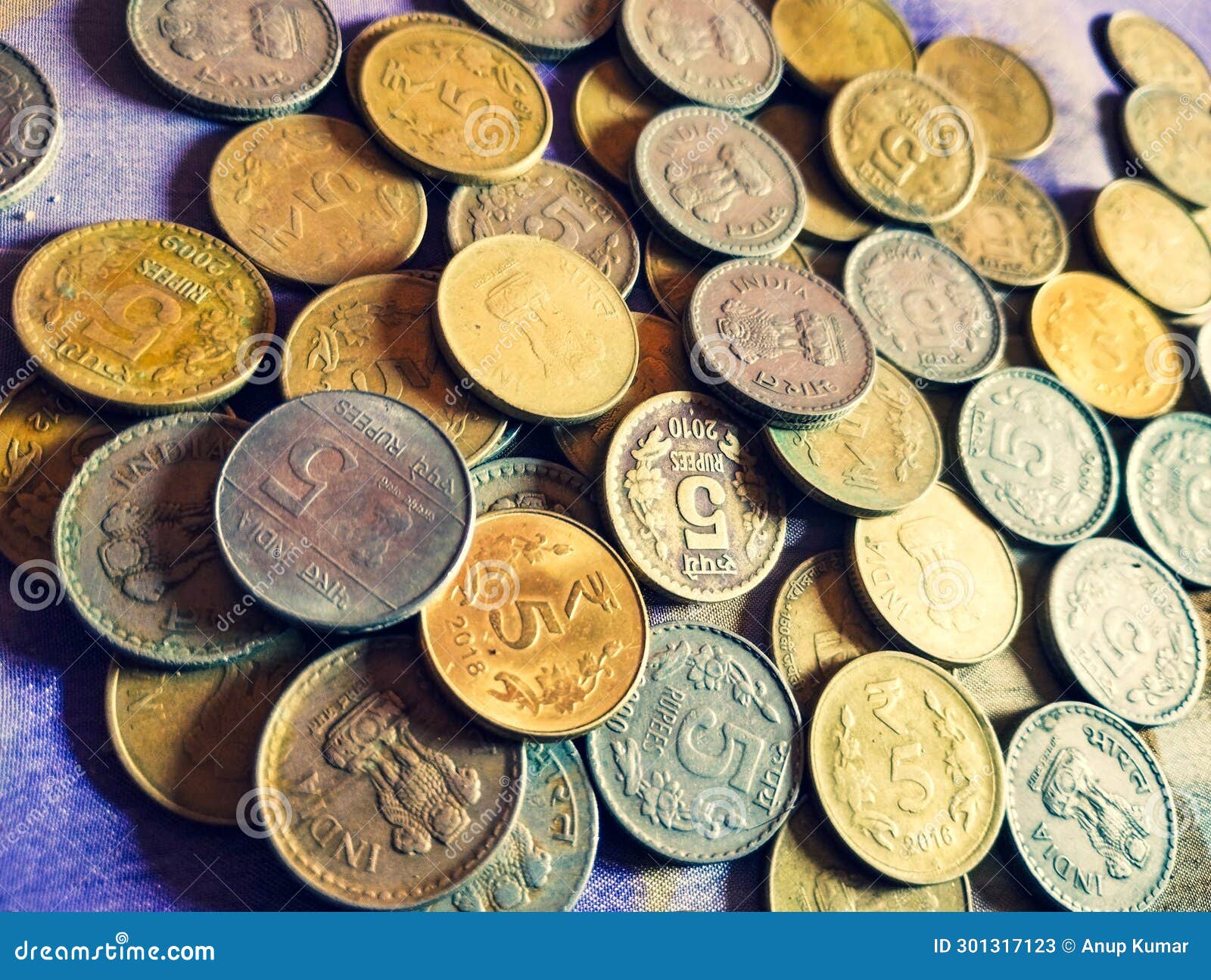 Imagen De Las Monedas Indias De Cinco Rupias Imagen de archivo - Imagen ...