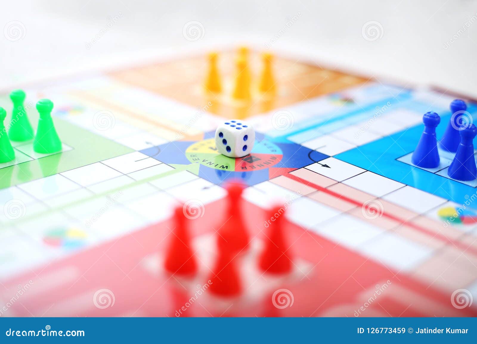 Imagen del juego de Ludo imagen de archivo editorial. Imagen de foto ...