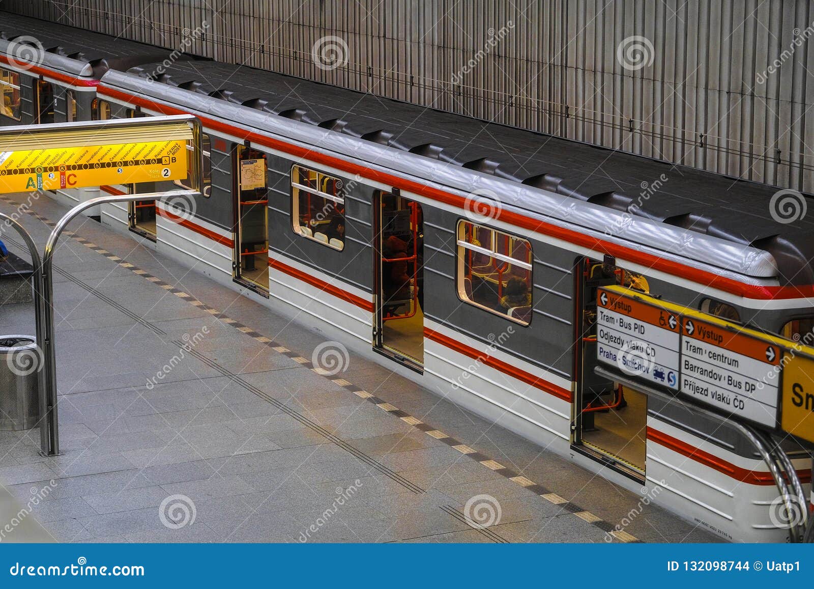 Imagen del metro en Praga imagen de archivo editorial. Imagen de ...