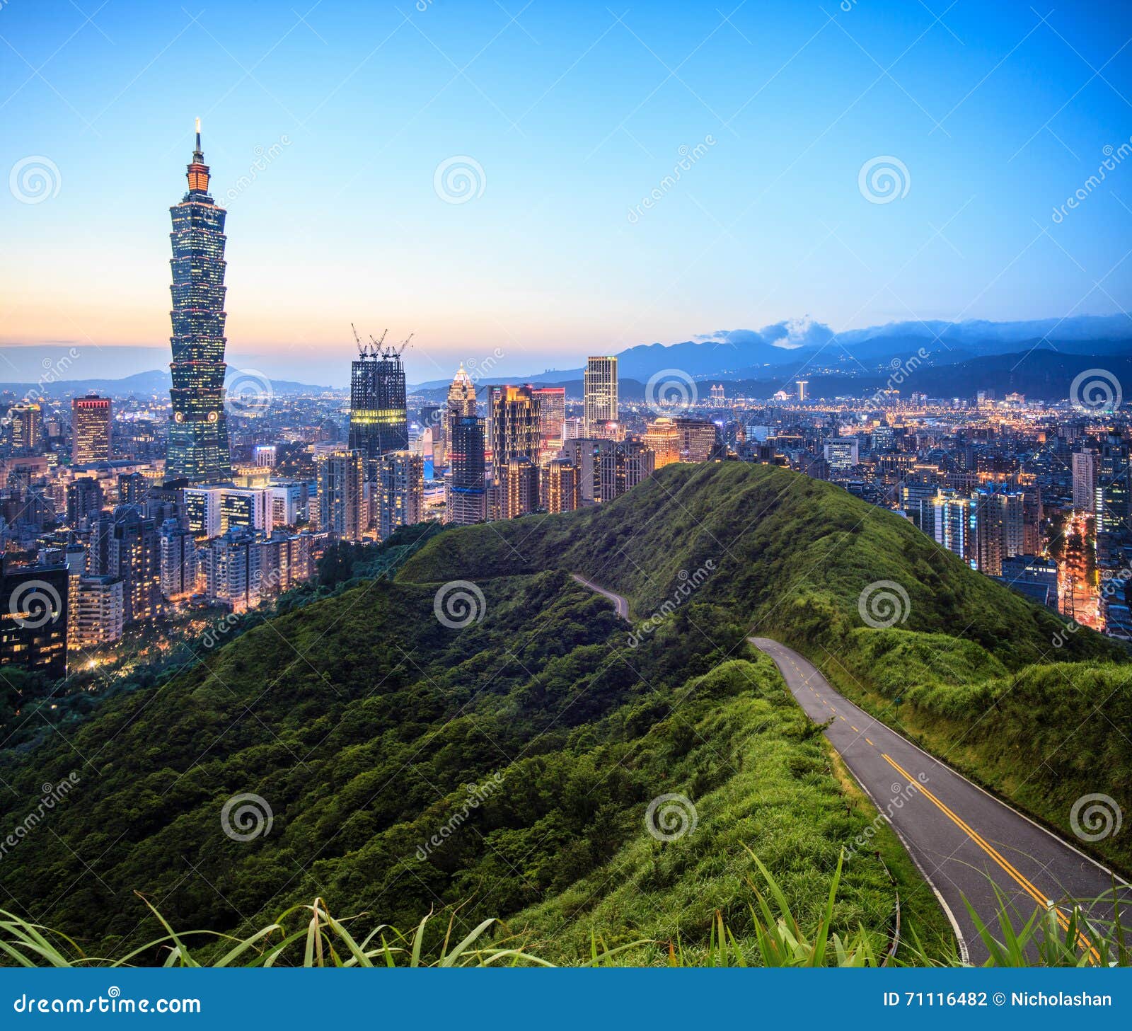 Imageng of Skyline of Xinyi District in Downtown Taipei, Taiwan Stock ...
