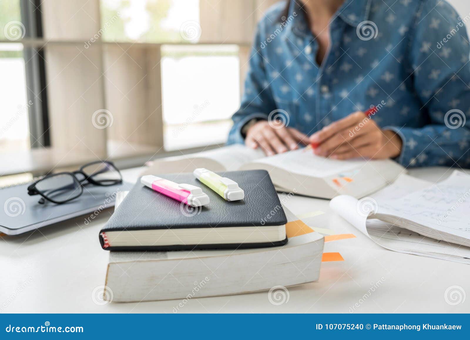 Images of Studying Student Hands Writing in Book during Lecture Stock ...