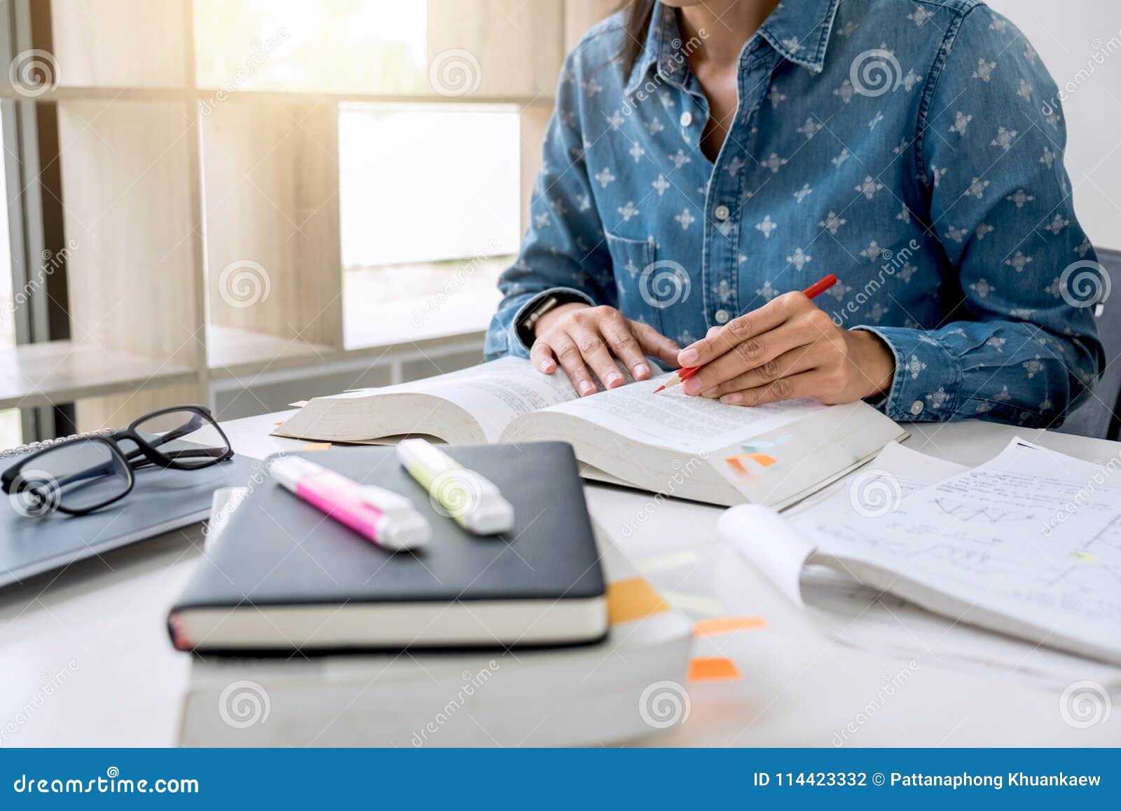 Images of Studying Student Hands Writing in Book during Lecture Stock ...