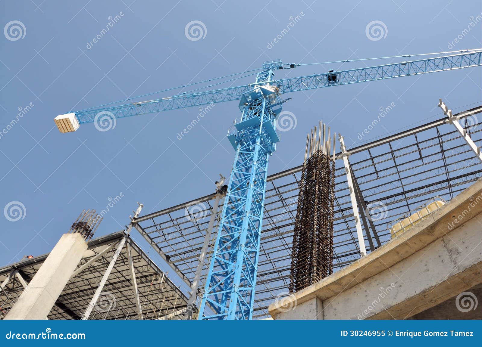 Gru di costruzione immagine stock. Immagine di esterno - 30246955