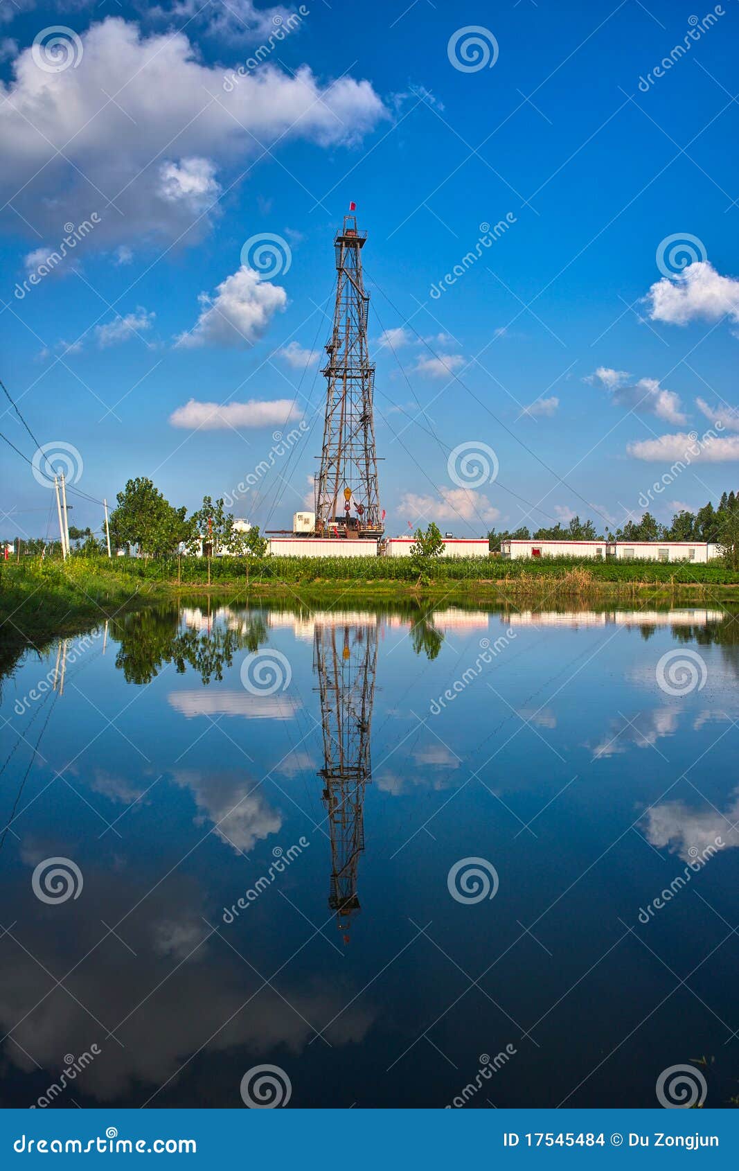 Impianto Di Perforazione Del Pozzo Di Petrolio Fotografia Stock ... Impianto Di Perforazione Del Pozzo Di Petrolio Fotografia Stock ...