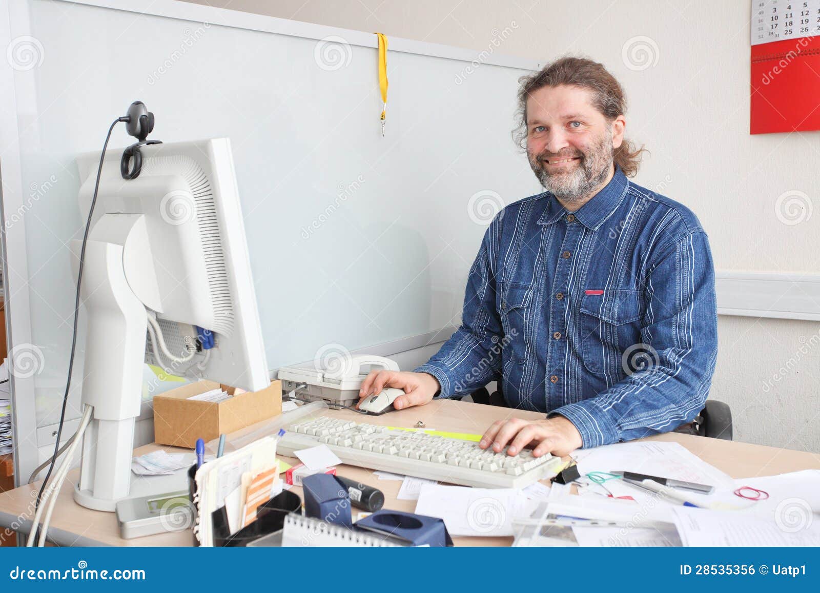 Impiegato di ufficio fotografia stock. Immagine di imprenditore - 28535356