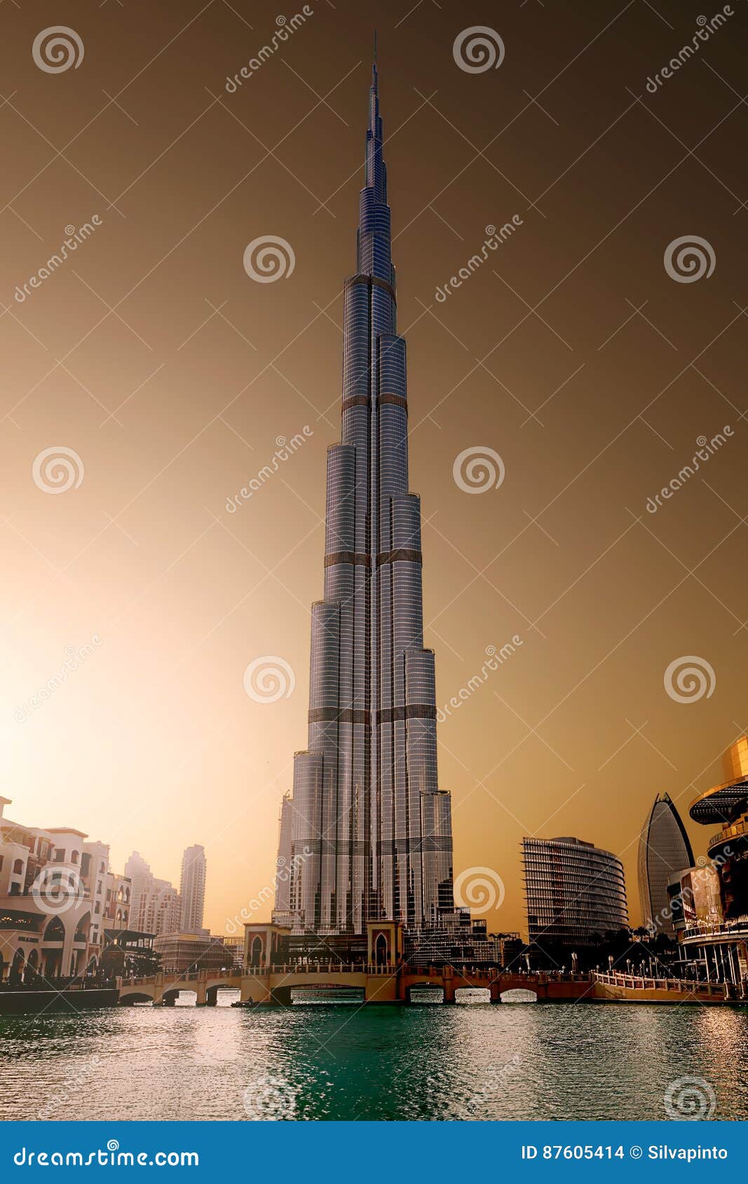 Imposing Building of Dubai Burjkhalifa Stock Photo - Image of highrise ...