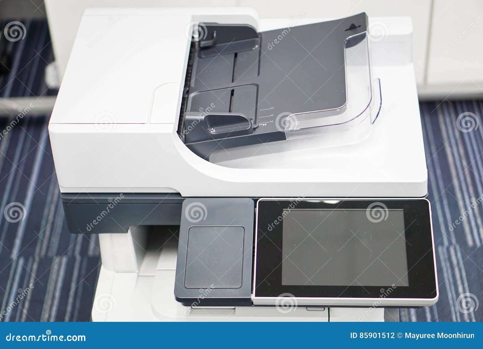 Impresora Multifuncional Moderna En Oficina Foto de archivo - Imagen de ...