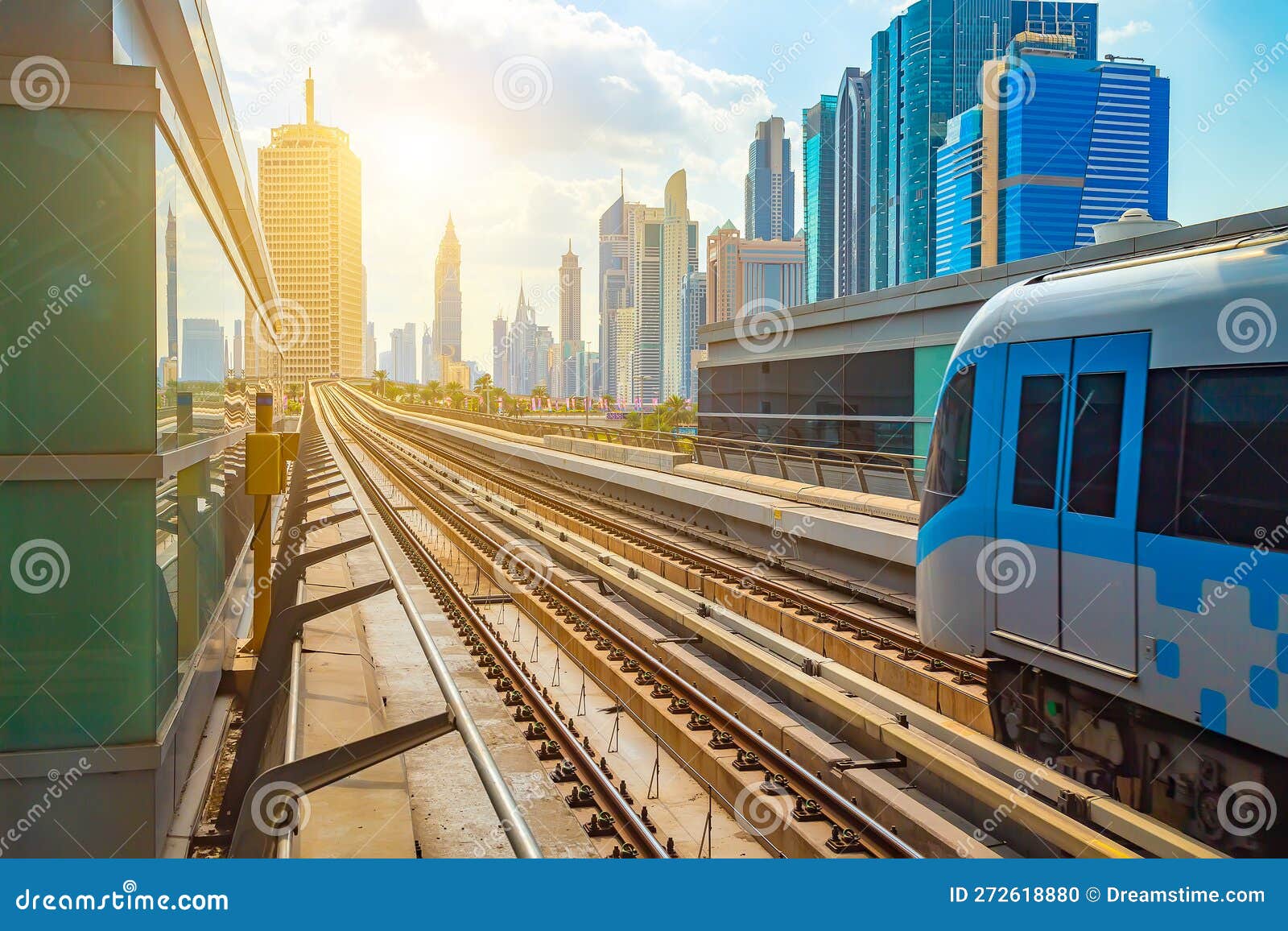 The Impressive Transportation Infrastructure of Dubai Includes Stylish ...