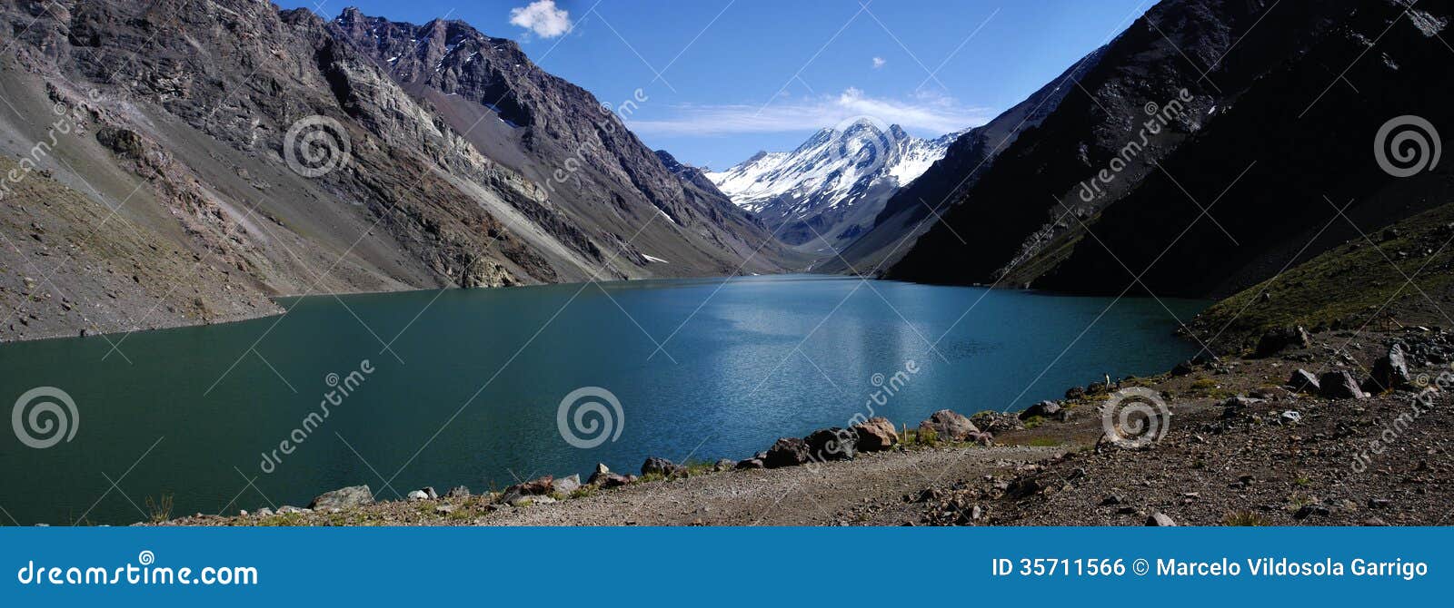 Inca Lagoon Panorámico, Chile Foto de archivo - Imagen de reflexiones ...