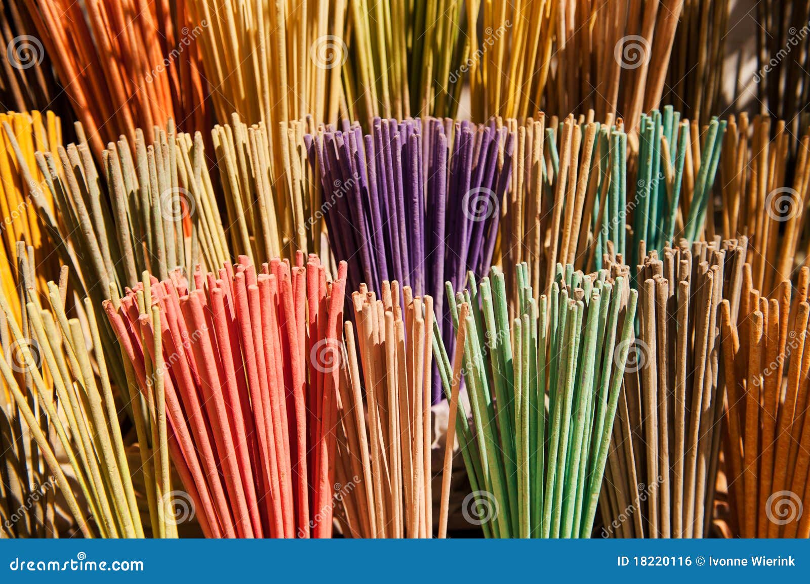 Incenso colorido foto de stock. Imagem de relaxamento - 18220116