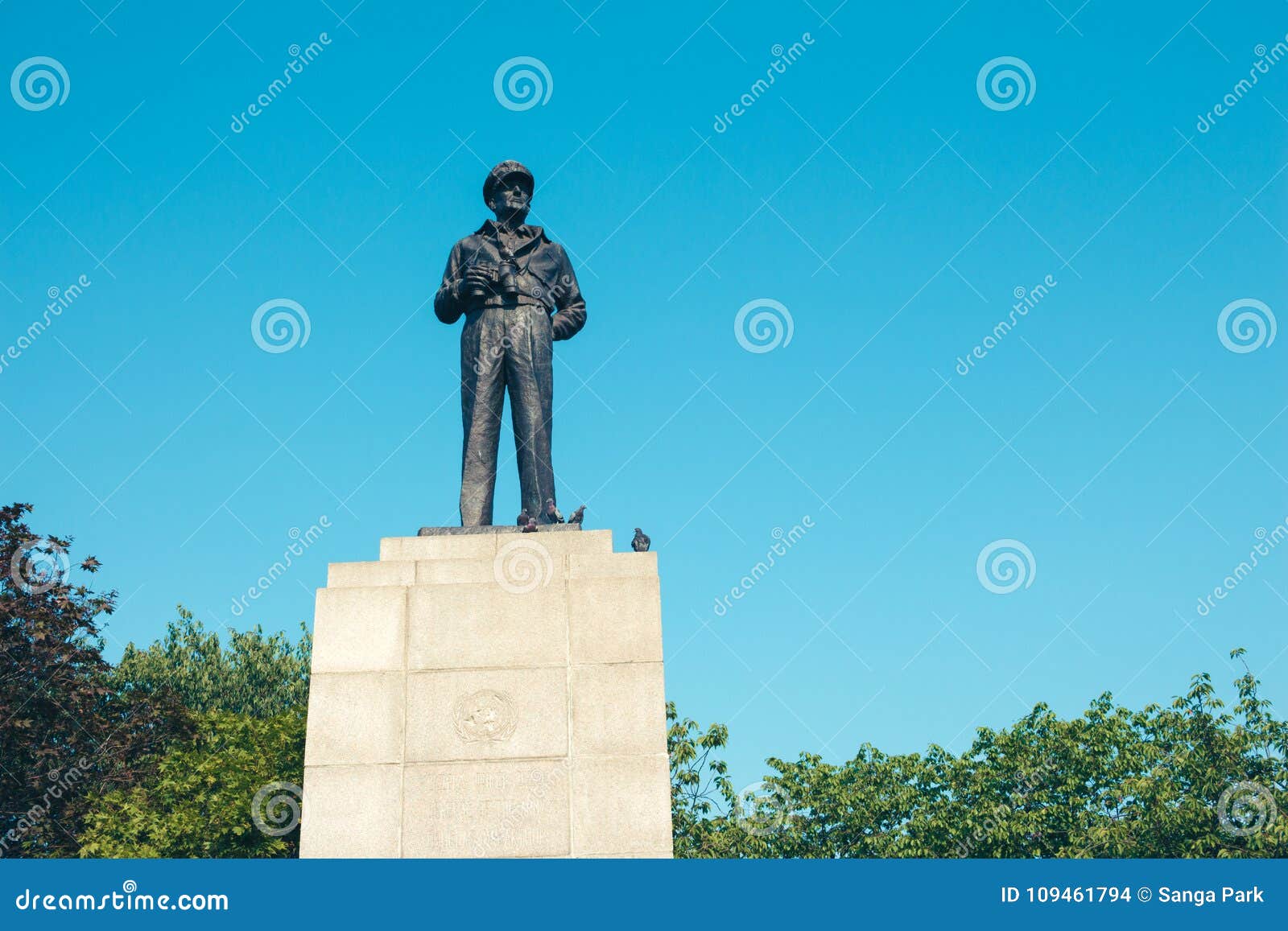 Freedom Park MacArthur Statue in Incheon, Korea Editorial Stock Image ...