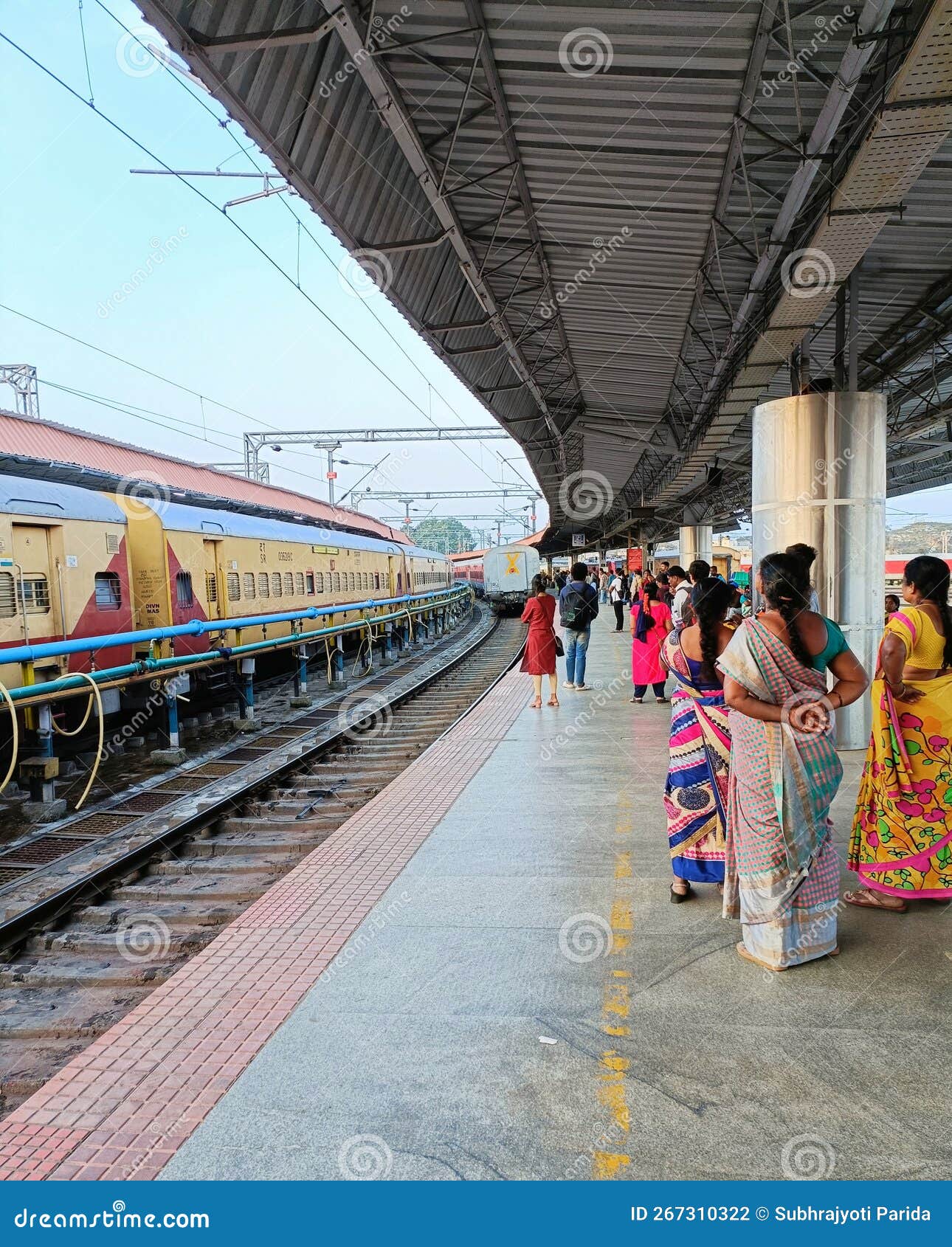 Incoming Train Stock Image | CartoonDealer.com #39352441