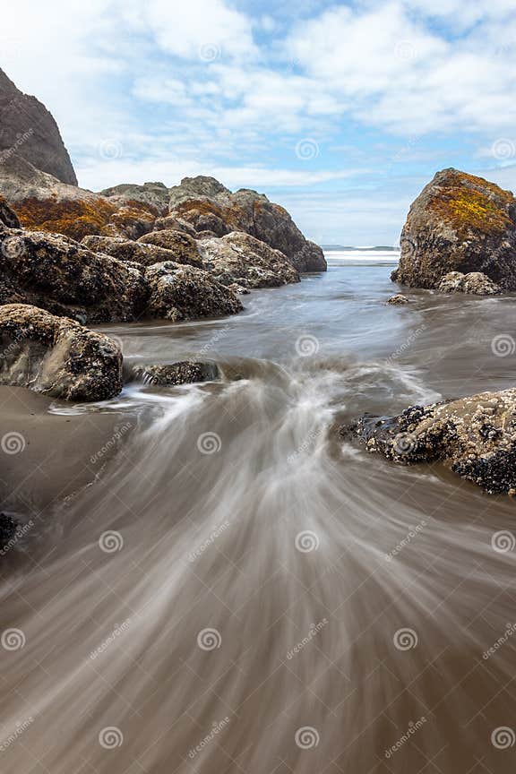 Incoming Waterflow at Ruby Beach Stock Image - Image of aquatic, nature ...