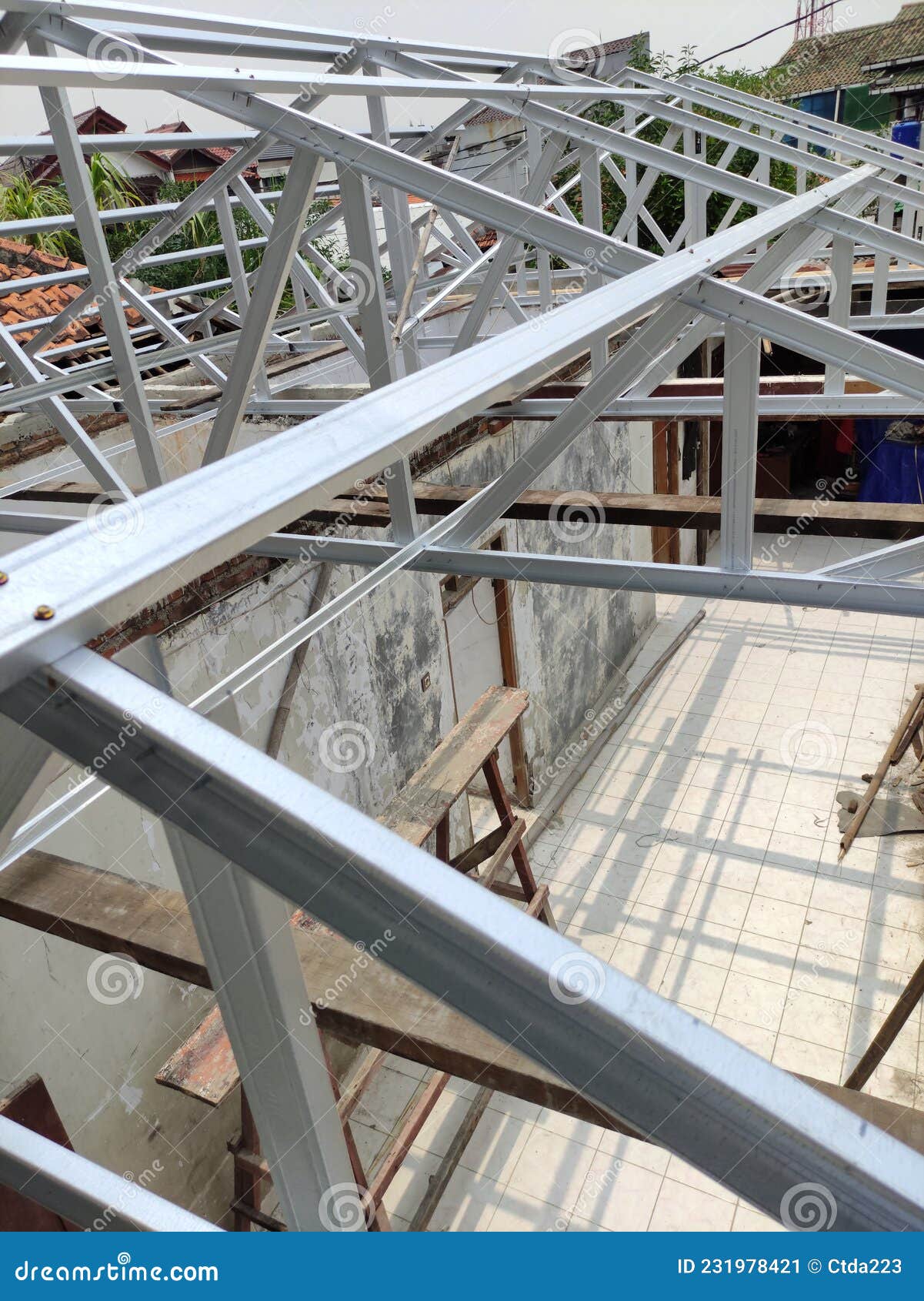Incomplete House Construction Stock Image - Image of roof, incomplete ...