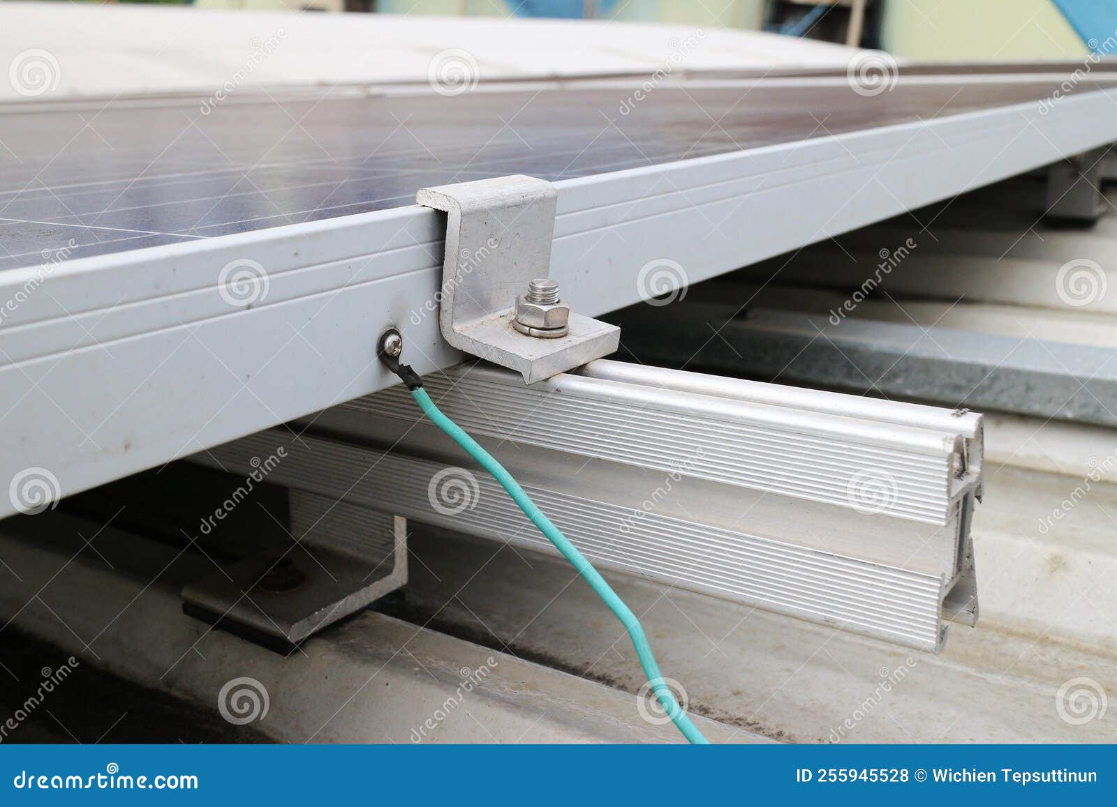 Incorrect Grounding Connection Installation of Solar Panel on Roof ... Incorrect Grounding Connection Installation of Solar Panel on Roof ...