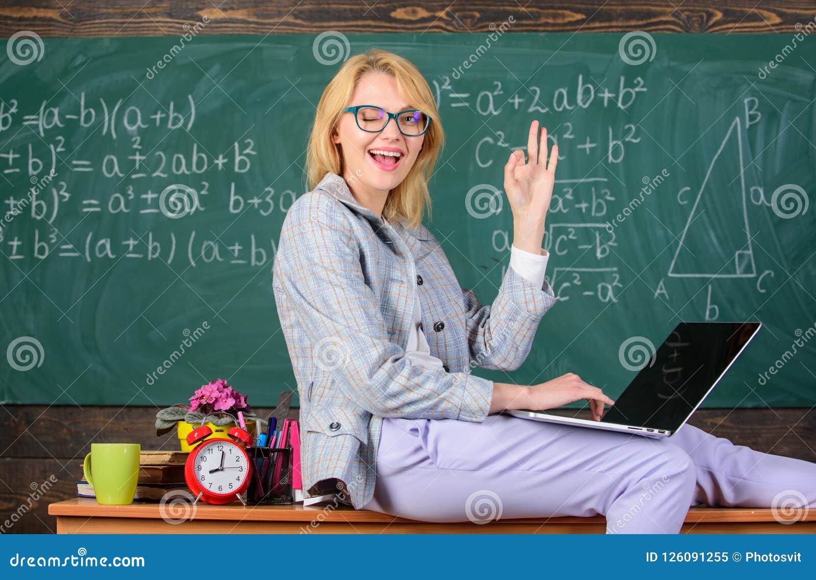 Incredible Lecturer Lady Know How Stay in Touch Modern Generation ... Incredible Lecturer Lady Know How Stay in Touch Modern Generation ...