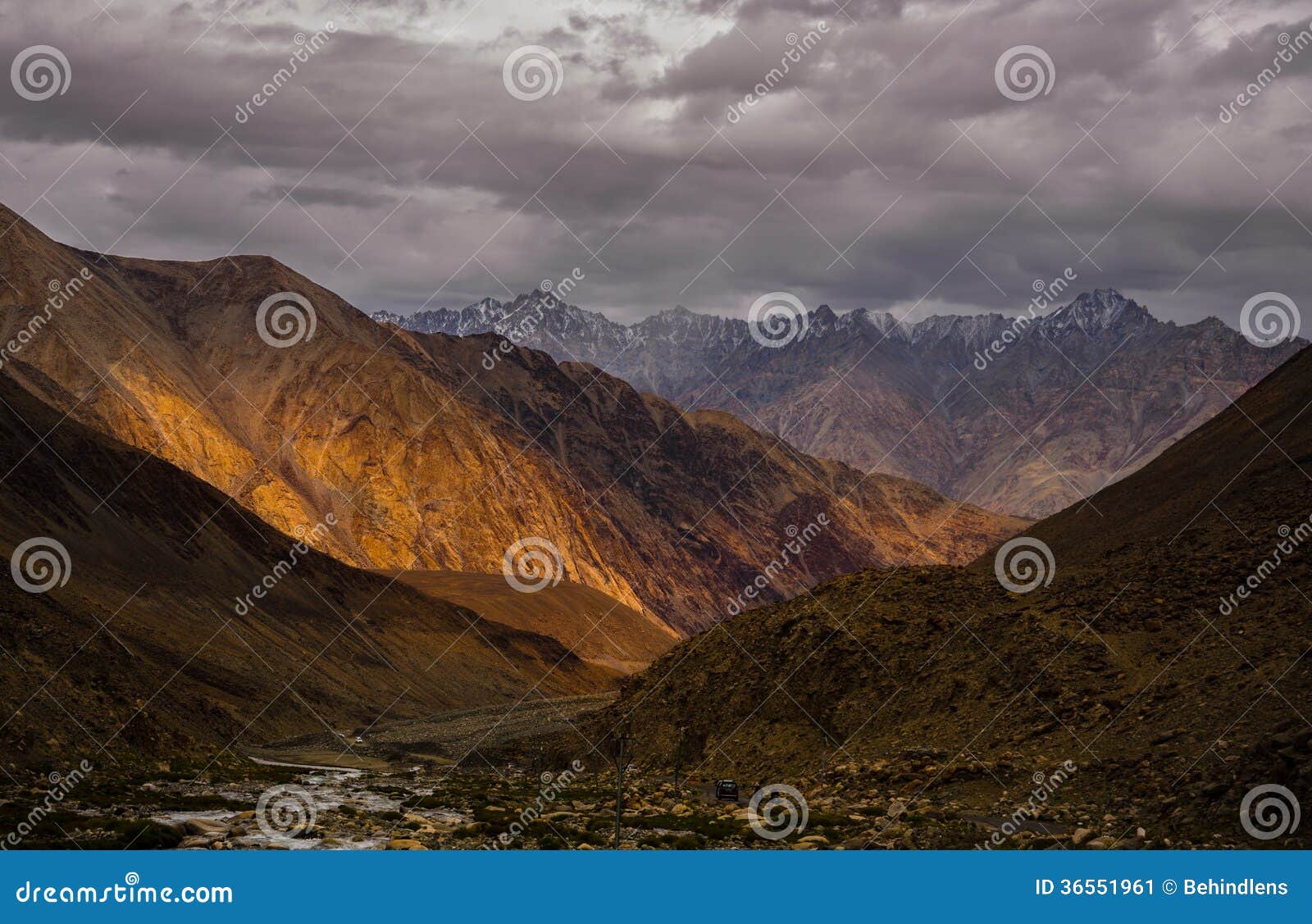 Incredible Scenic View of High Mountain Path in Ladakh Range, Le Stock ...