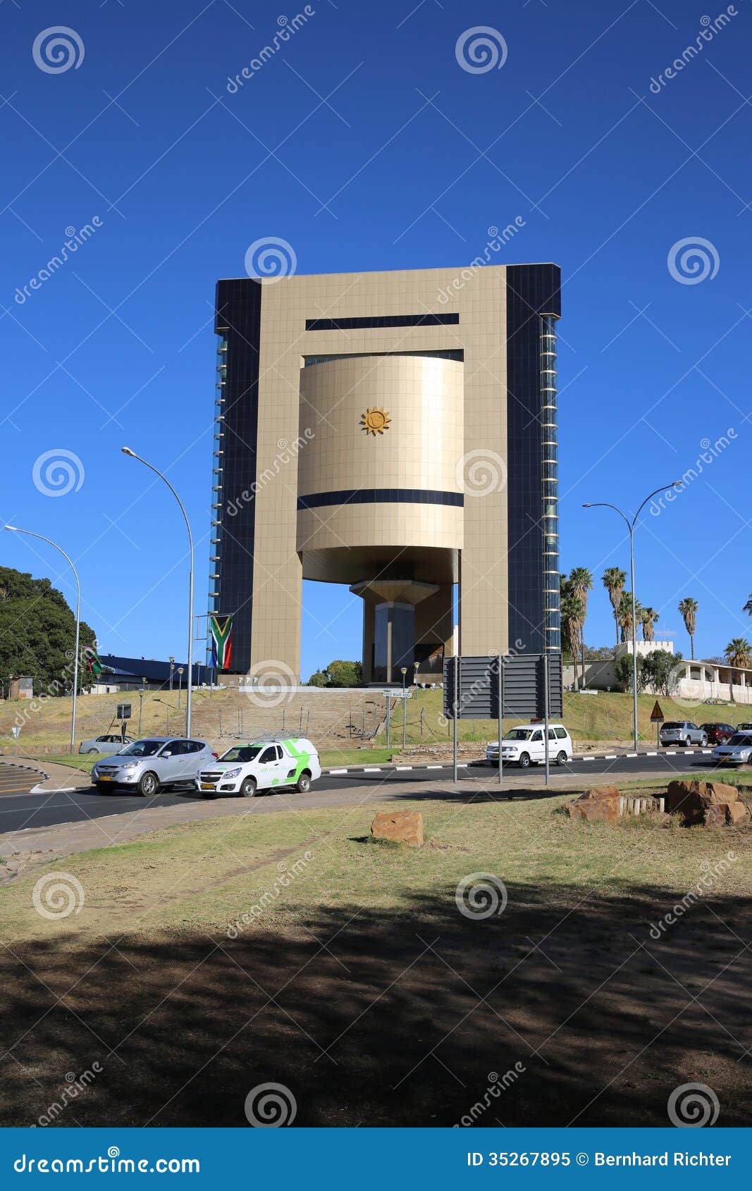 Independence Memorial Museum Editorial Image - Image of museum, traffic ...