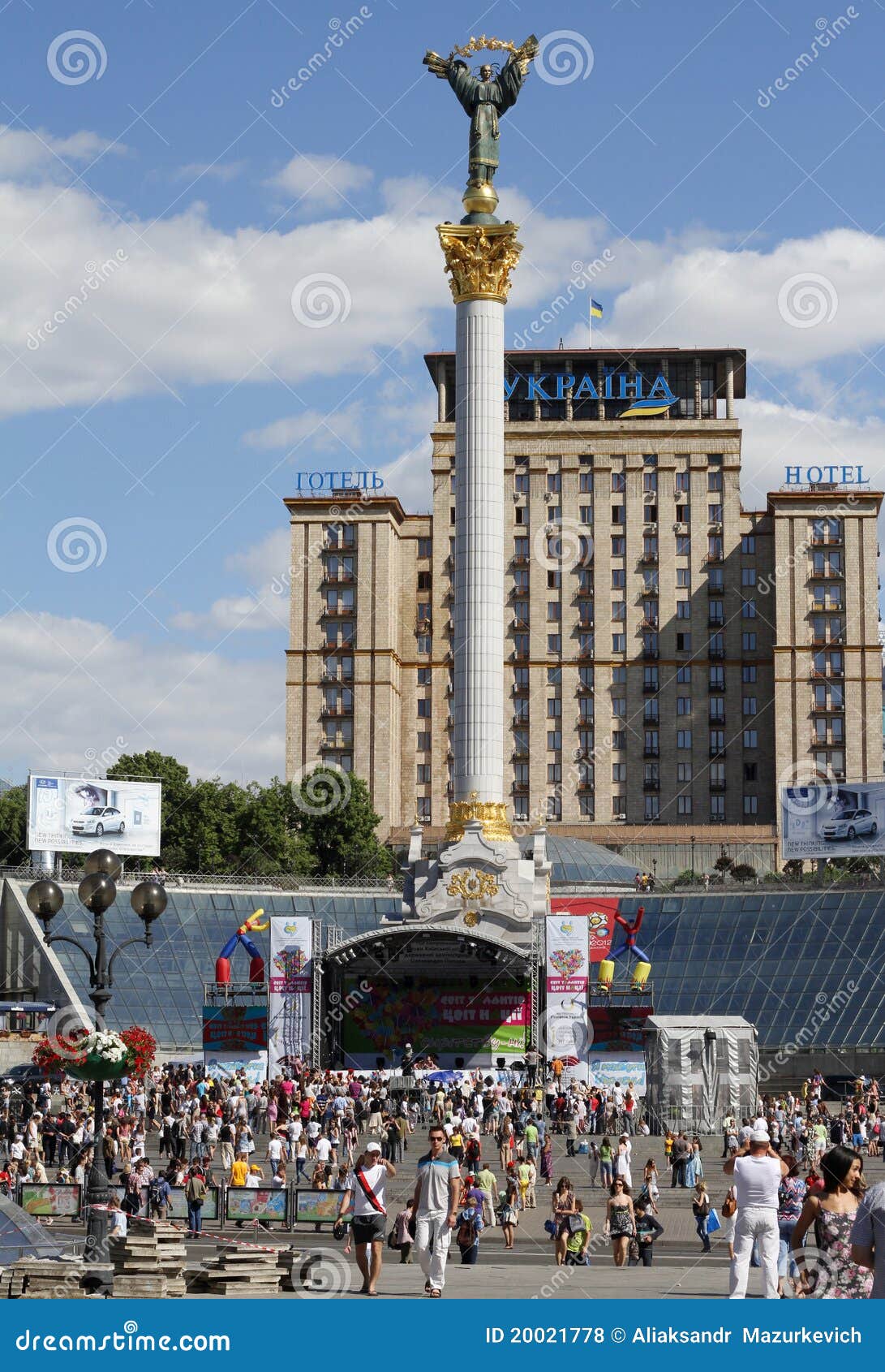 Independence Monument in Independence Square, Kiev Editorial Stock ...